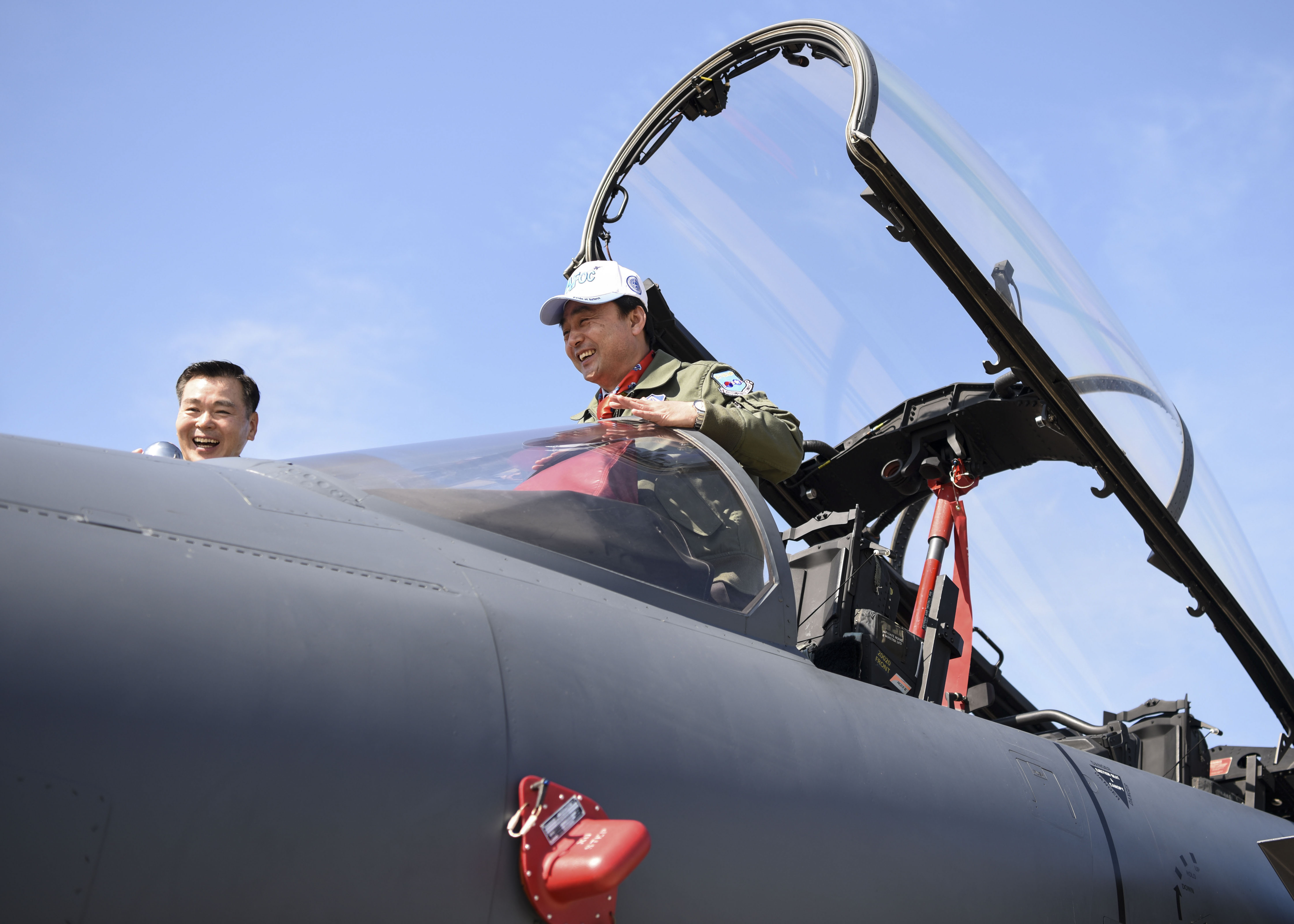 ROK delegation surveys alliance air power > Osan Air Base > Article Display