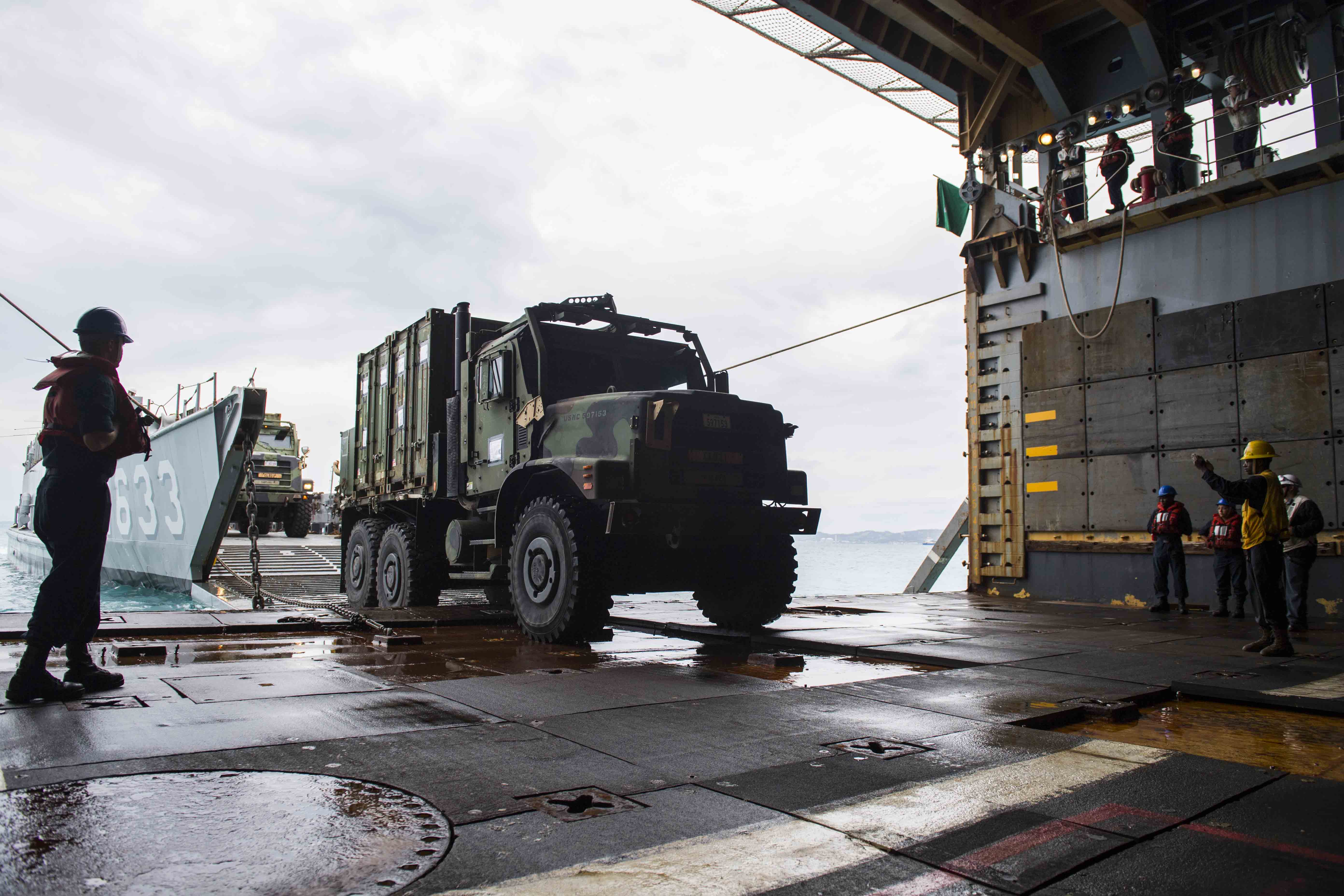 USS Ashland, CLB 31 begin DSCA support following Typhoon Yutu > United ...