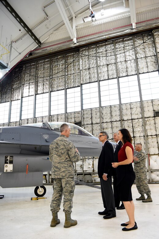Aurora Mayor and council members visit Buckley AFB > Buckley Space ...