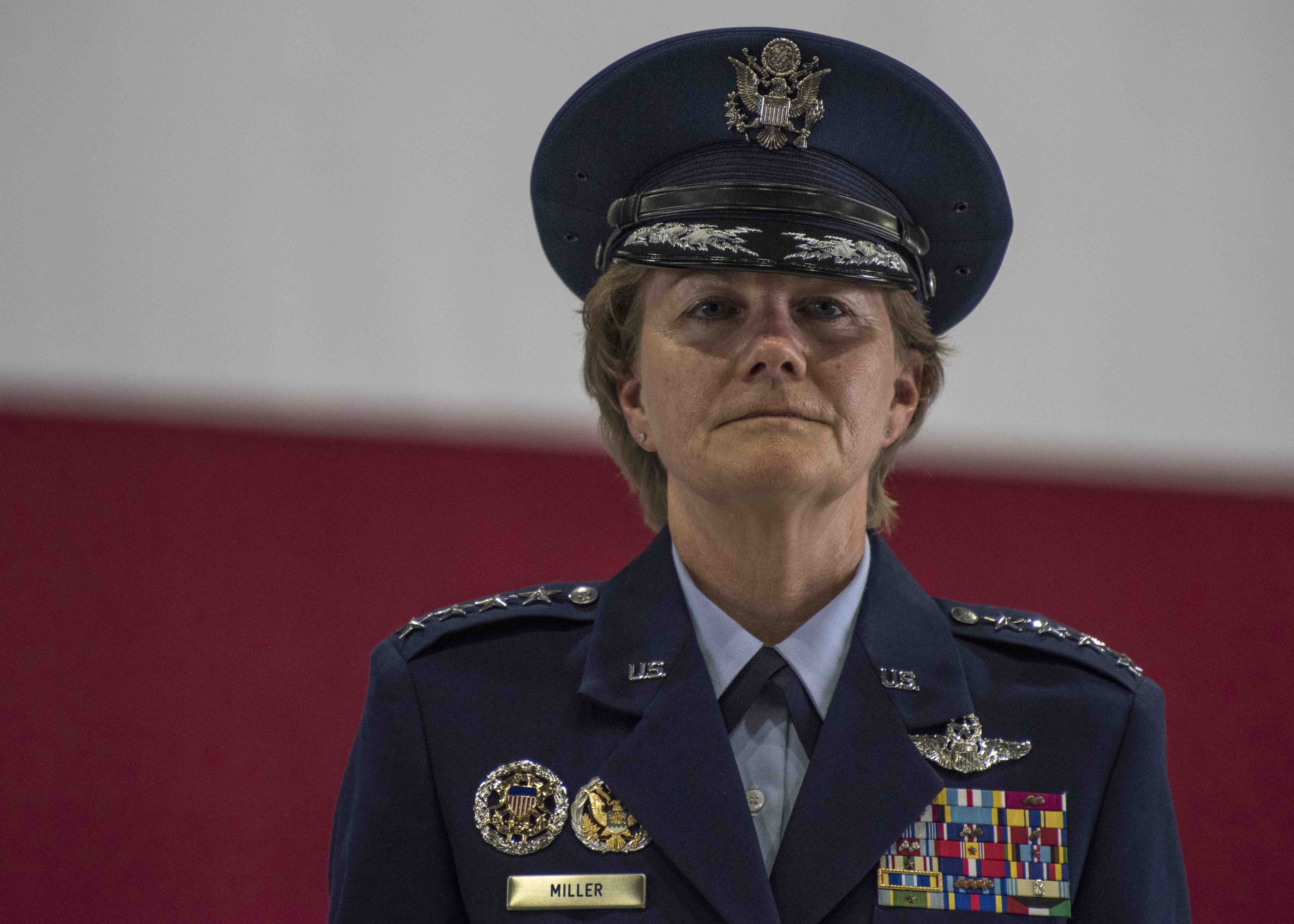 Gen. Miller takes command of AMC > Air Force Reserve Command > News Article