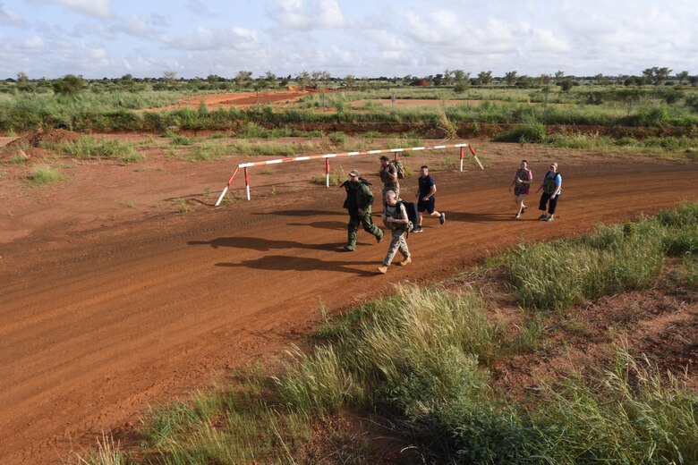 Military run 9/11 Memorial 5K at Nigerien Air Base 101 > U.S. Air ...
