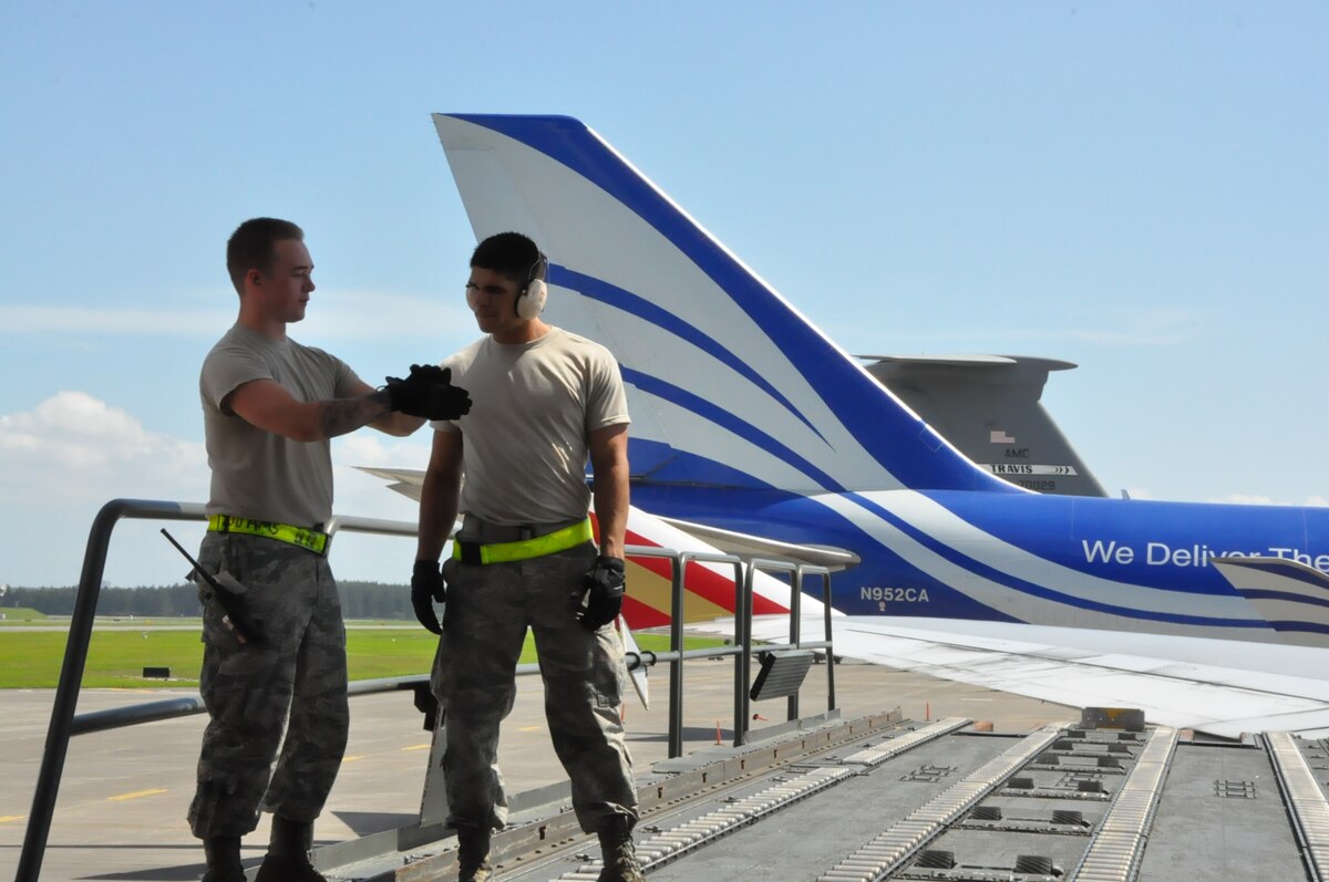 618th AOC makes global reach a reality, one channel at a time > Air ...