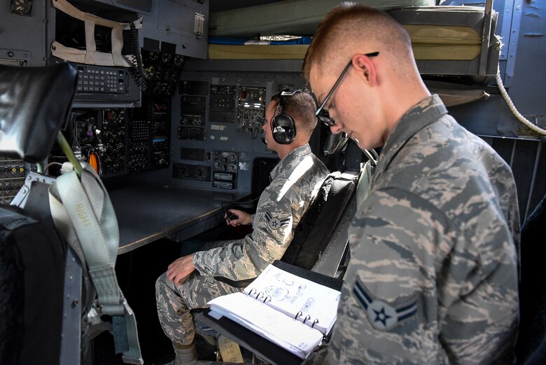 Com/nav, electronic warfare courses combine for heavy-aircraft ...