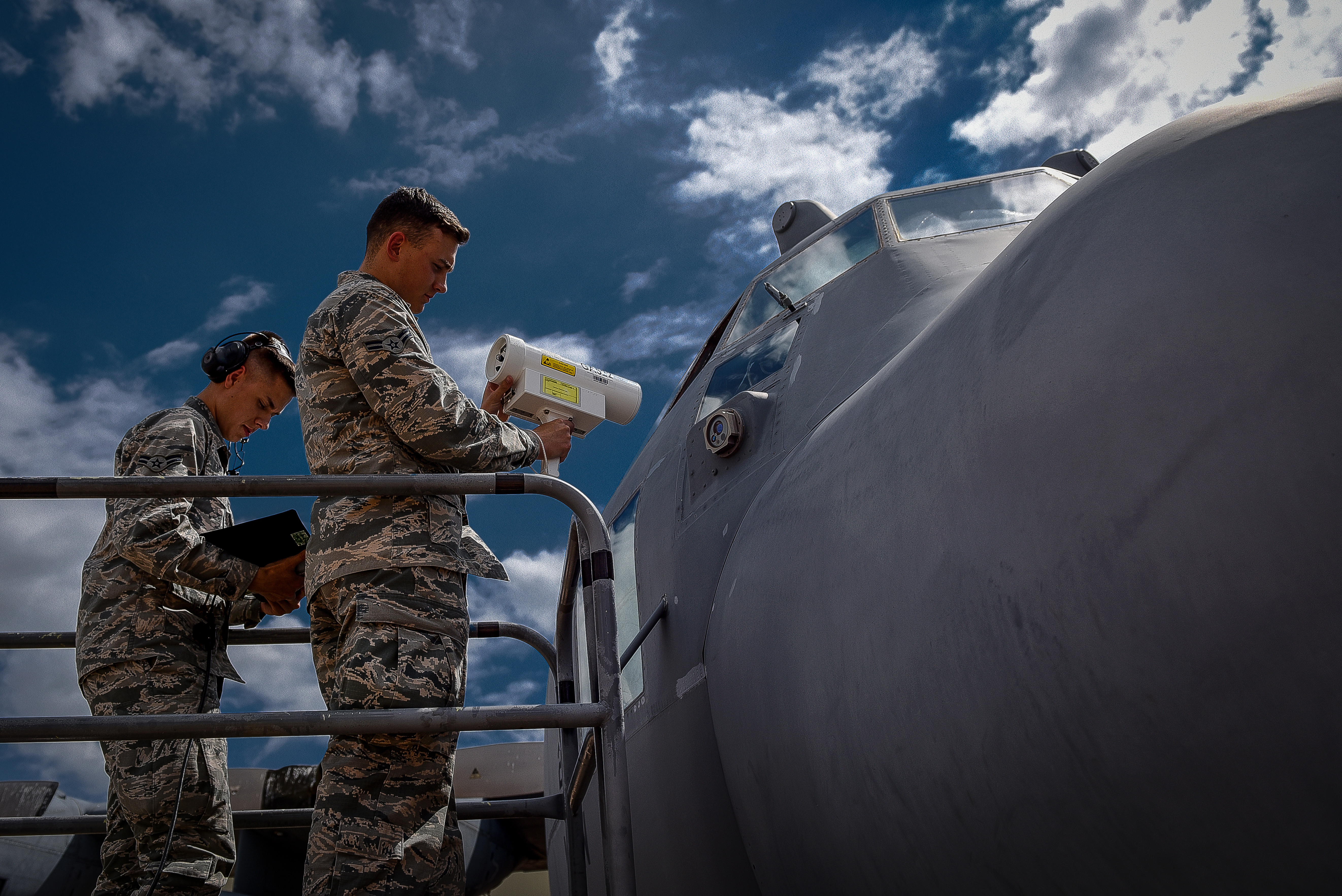 Com/nav, electronic warfare courses combine for heavy-aircraft ...