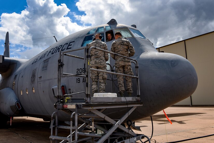 Com/nav, electronic warfare courses combine for heavy-aircraft maintainers > Sheppard Air Force ...