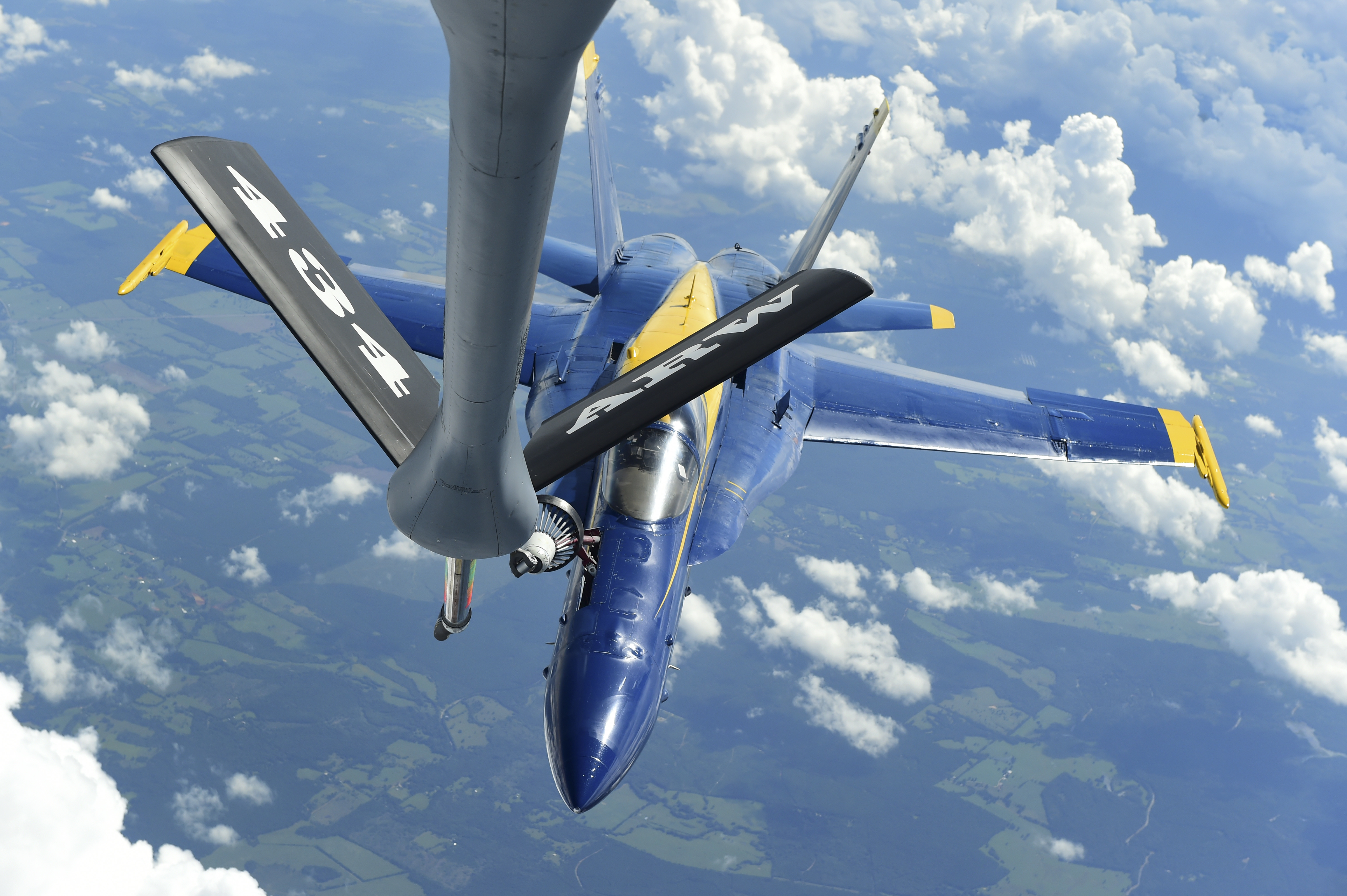 Grissom tankers refuel Blue Angels > Grissom Air Reserve Base > Article ...