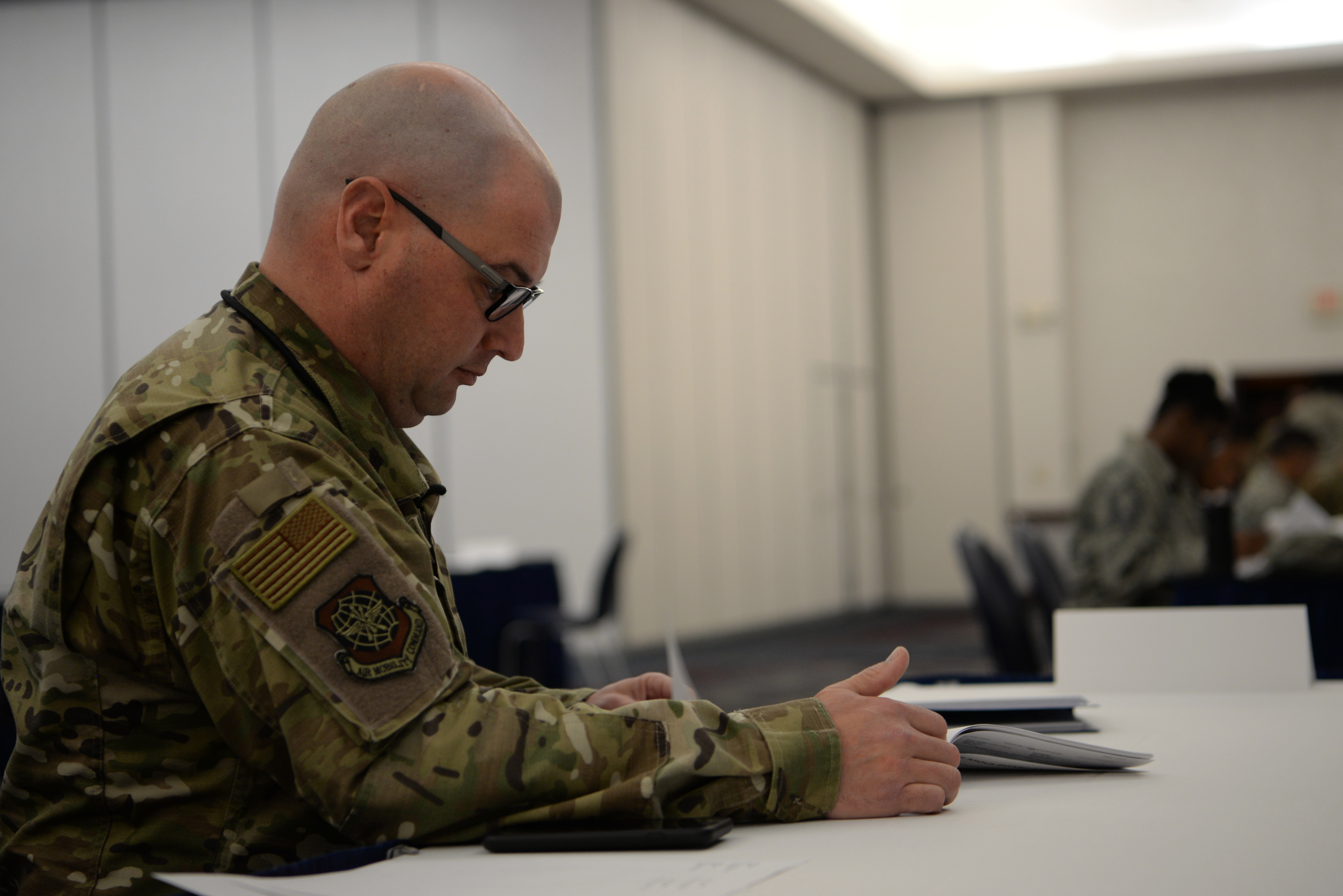 Technical sergeants take time to learn from senior leaders > Scott Air ...