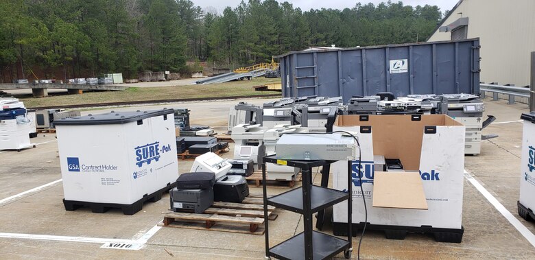 81st Readiness Division work for Clean Sweep of obsolete equipment > U ...