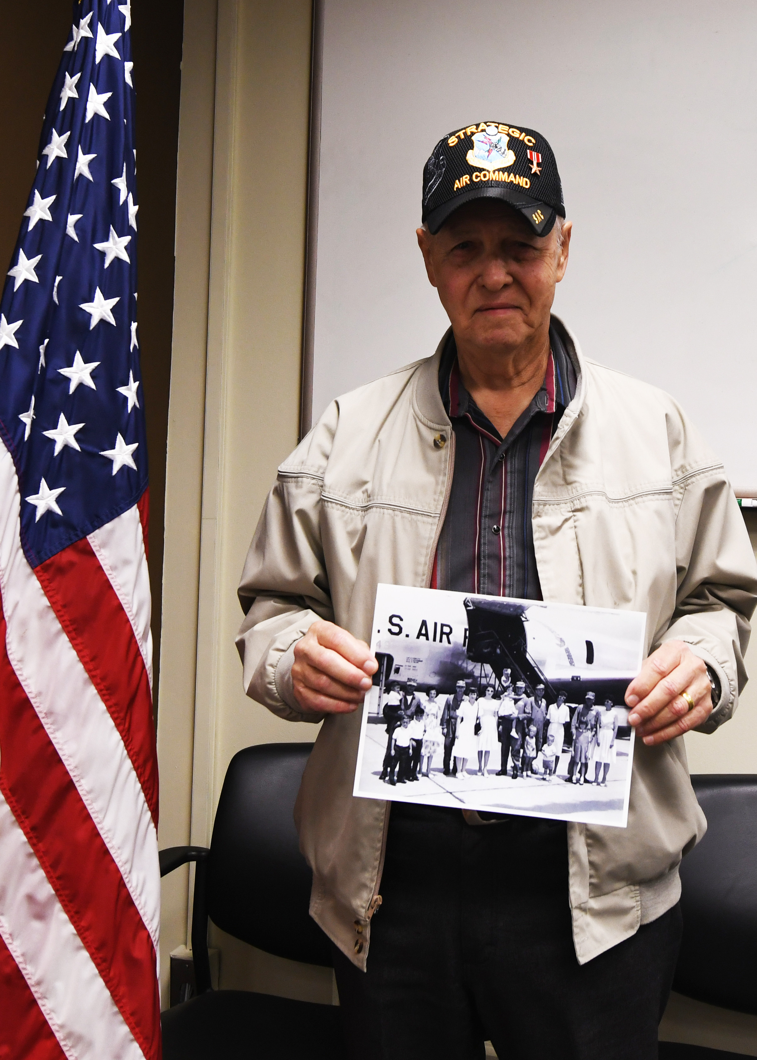 Vietnam era crew chief reunites with his aircraft 40 years later > Air ...