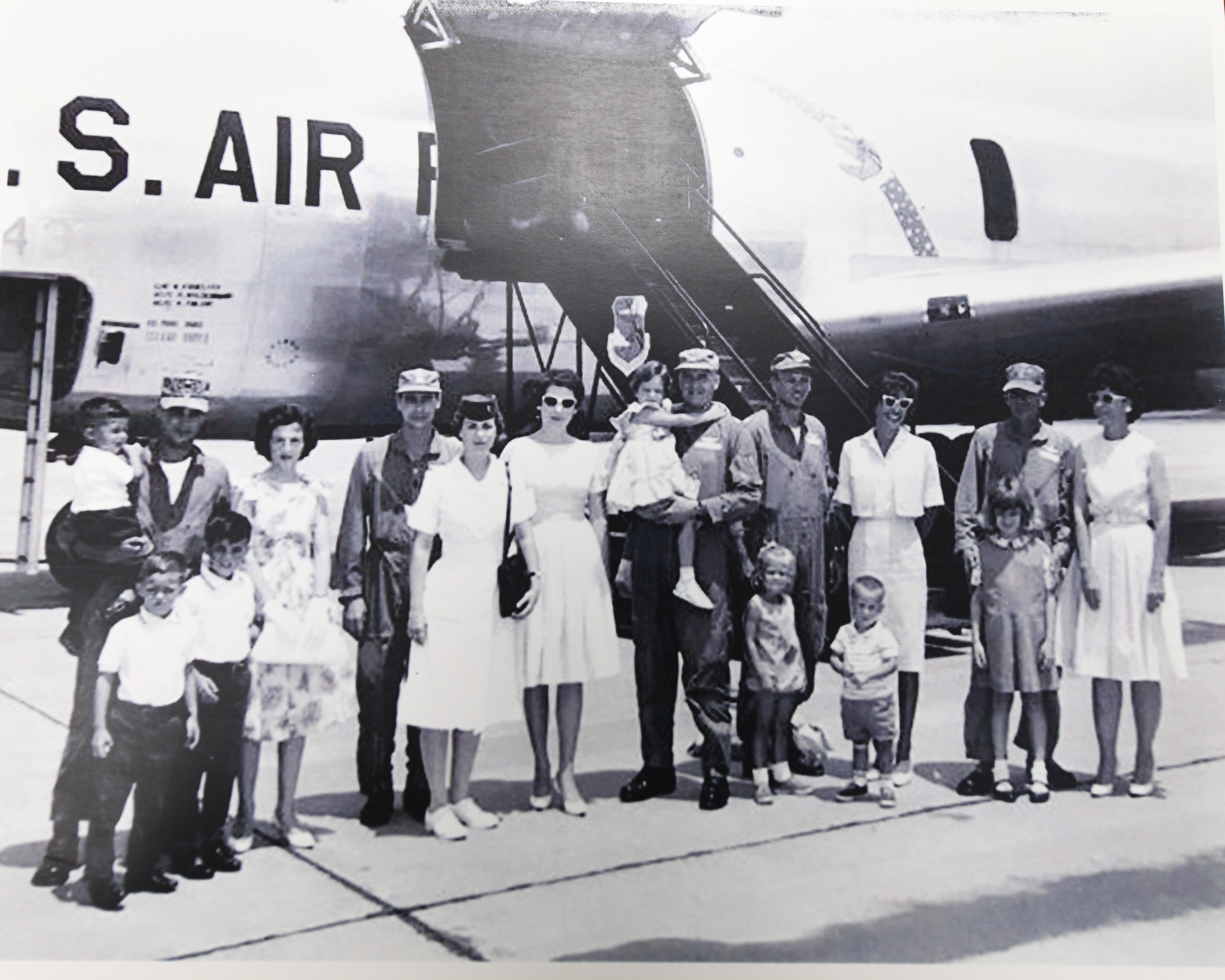 Vietnam era crew chief reunites with his aircraft 40 years later > Air ...