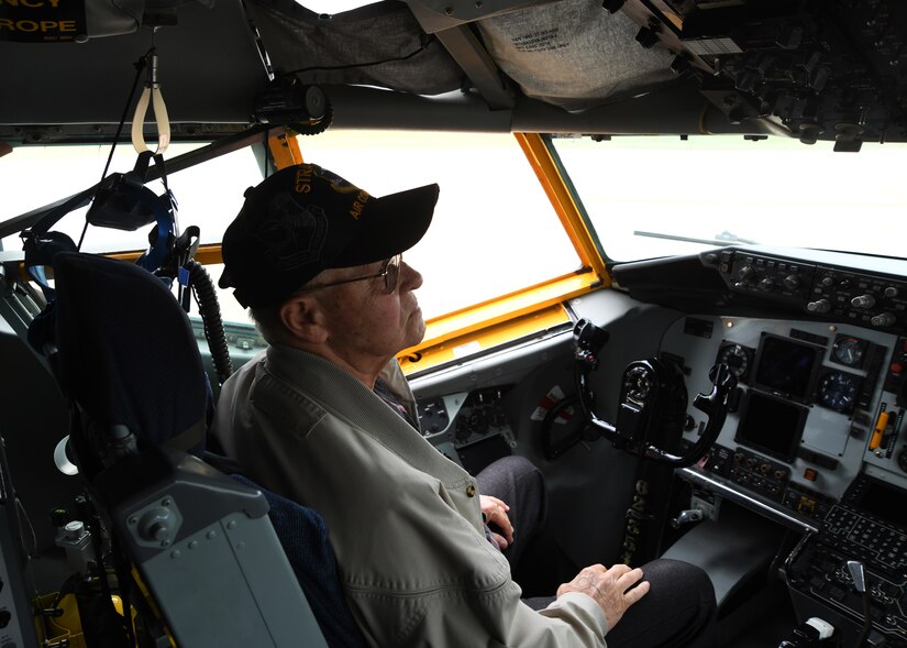 Crew chief reunites with his aircraft 40 years later > 4th Air Force ...