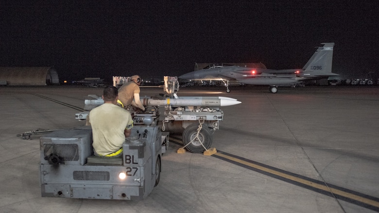 Weapons load crew arms F-15E Strike Eagle > U.S. Air Forces Central Command > News