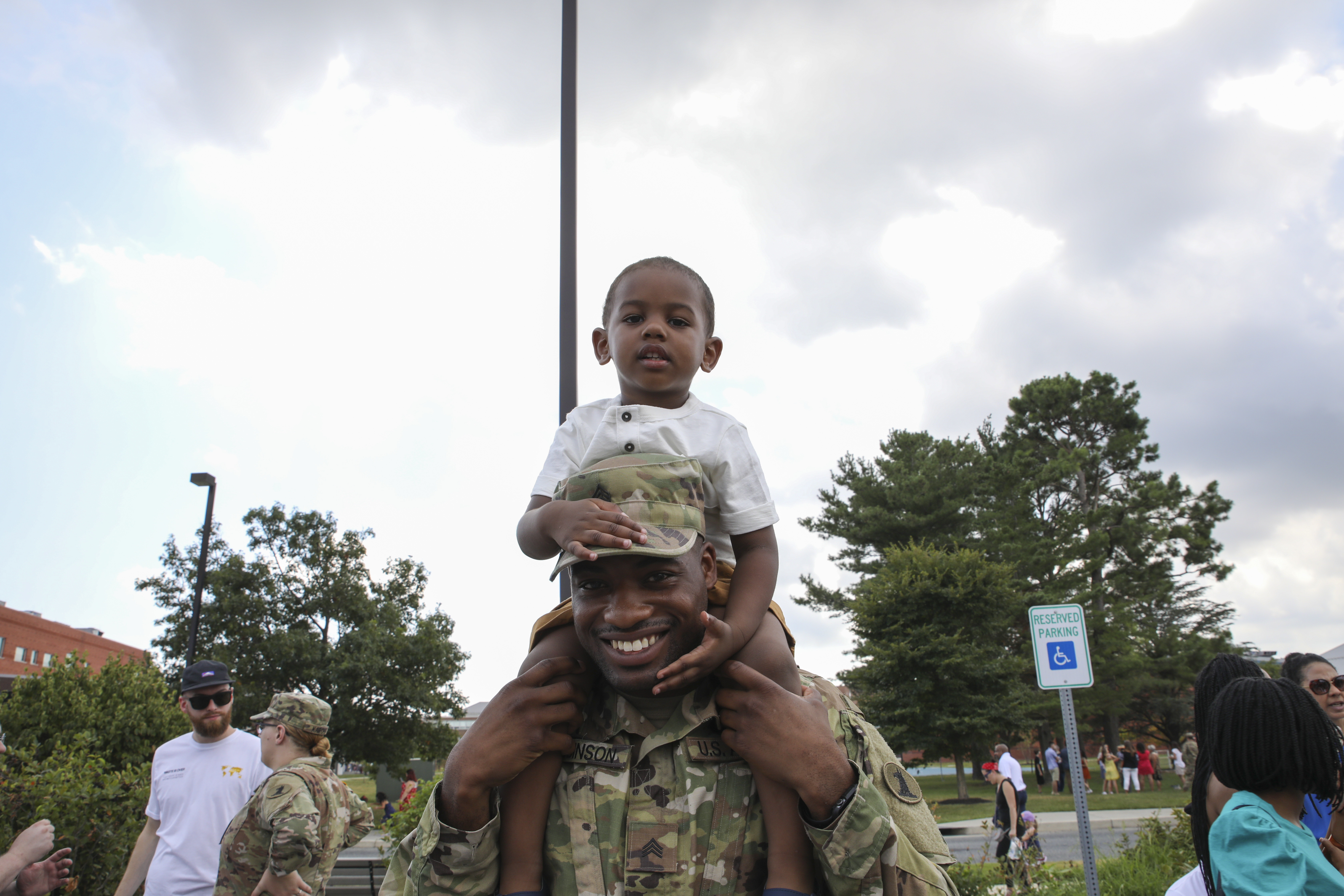 Delaware National Guard's 198th Expeditionary Signal Battalion ...