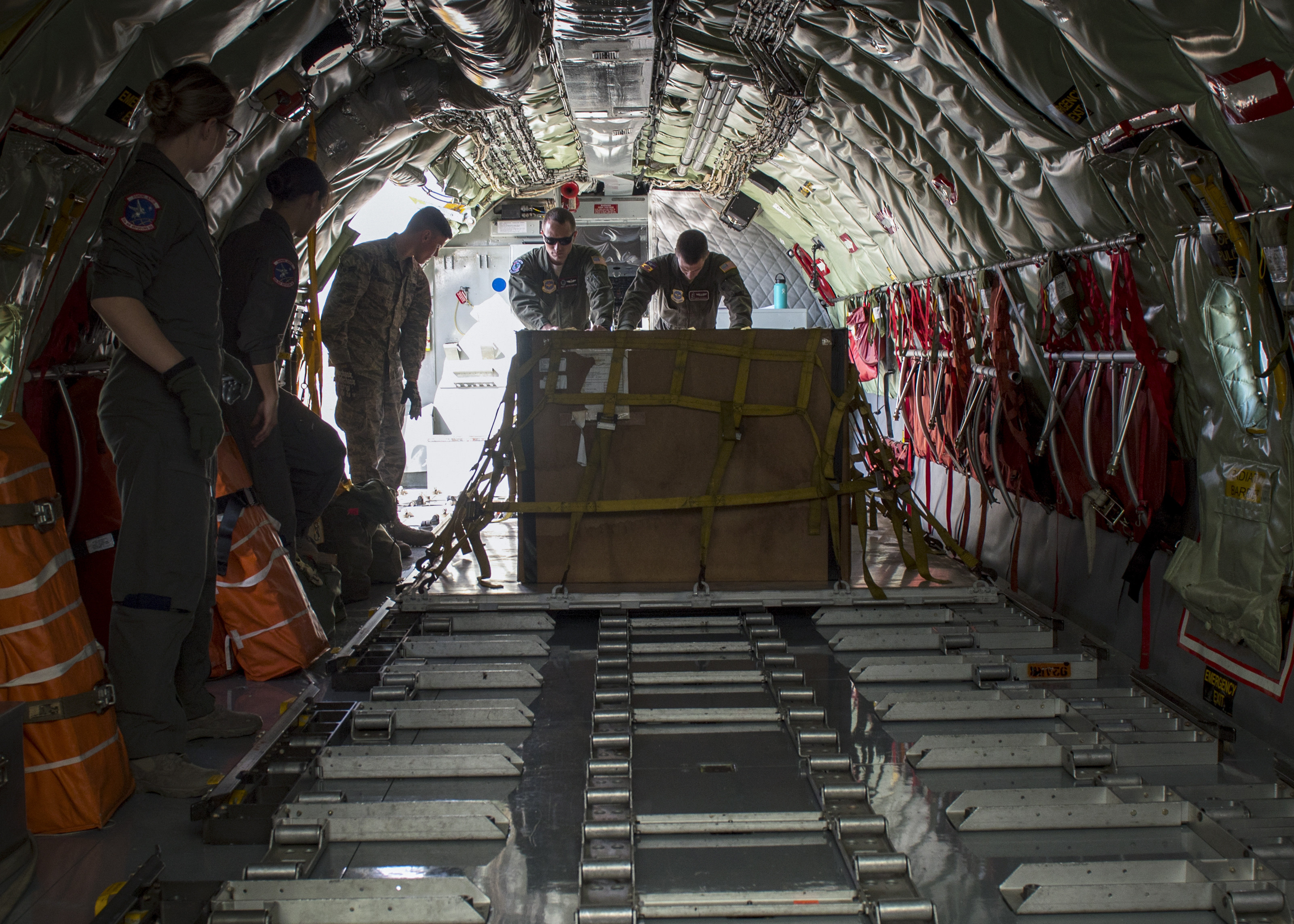 Aircrew load cargo onto KC-135
