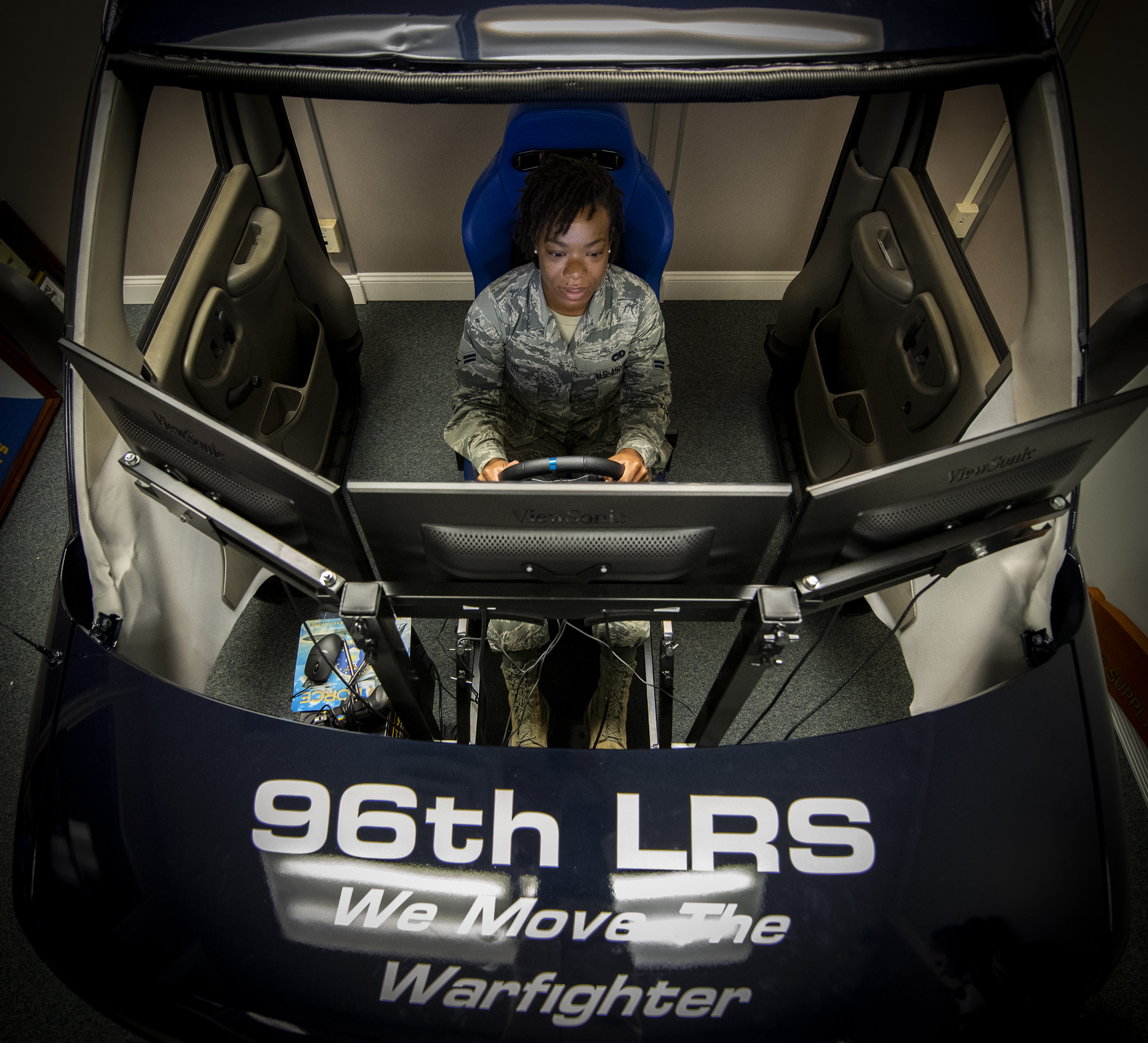 Simulator teaches large vehicle, manual transmission driving > Air ...