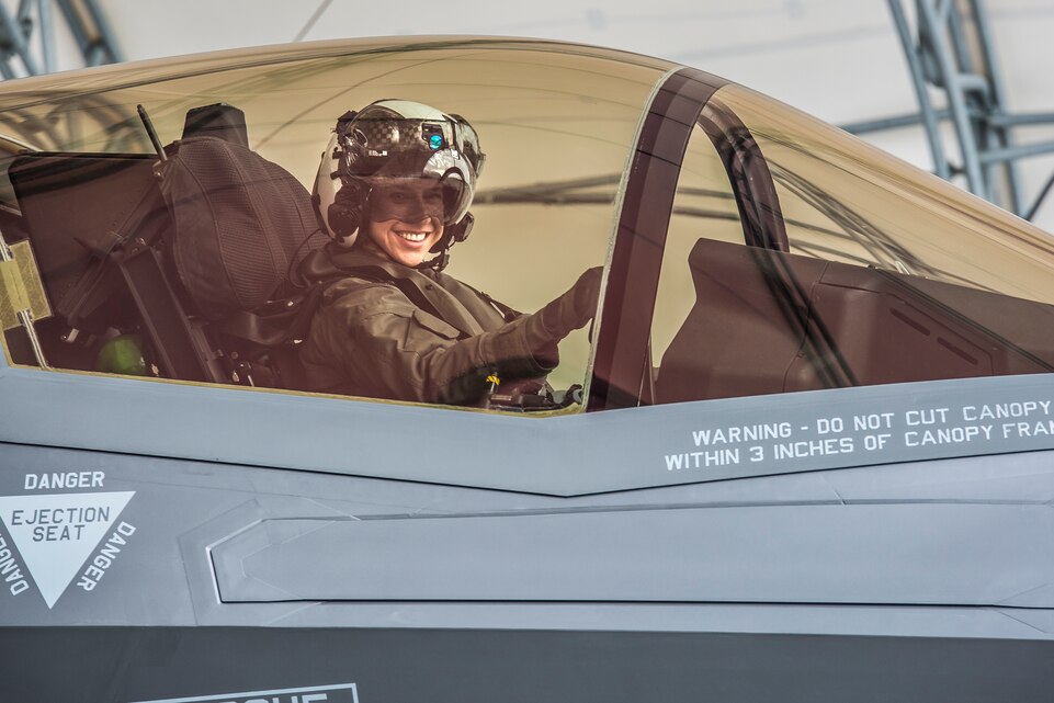 First Female F-35B Pilot > United States Marine Corps Flagship > News ...