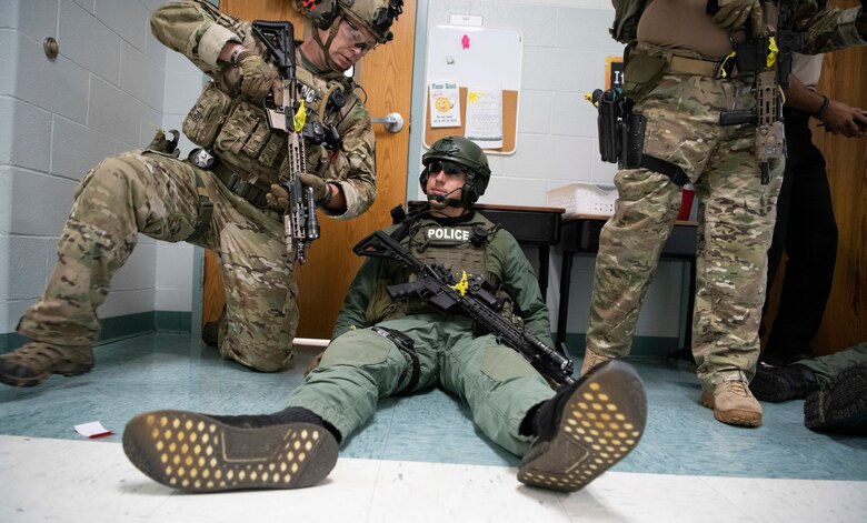 Security Forces sharpen active shooter response skills > Scott Air ...