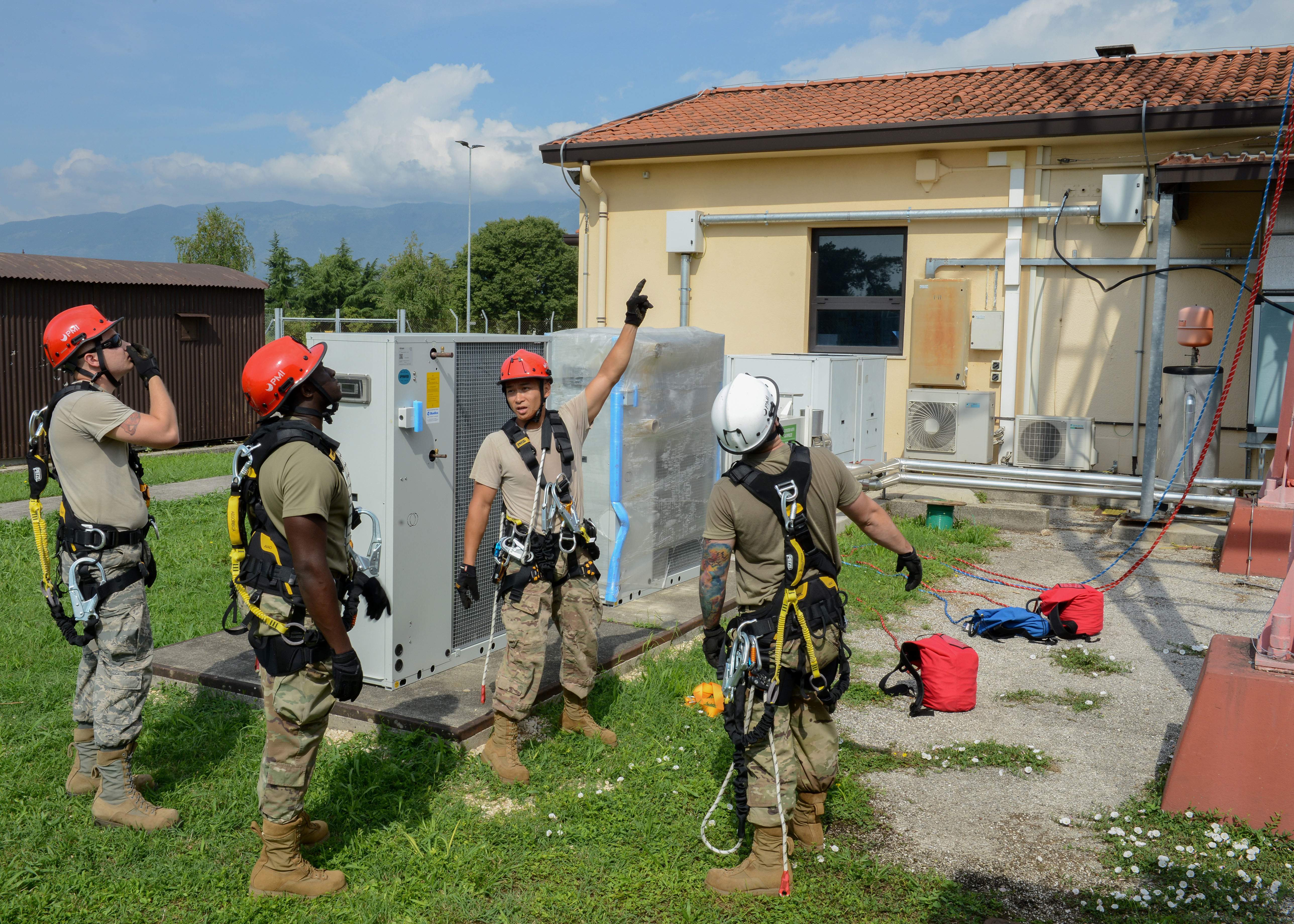 31st CS "Cable Dawgs"