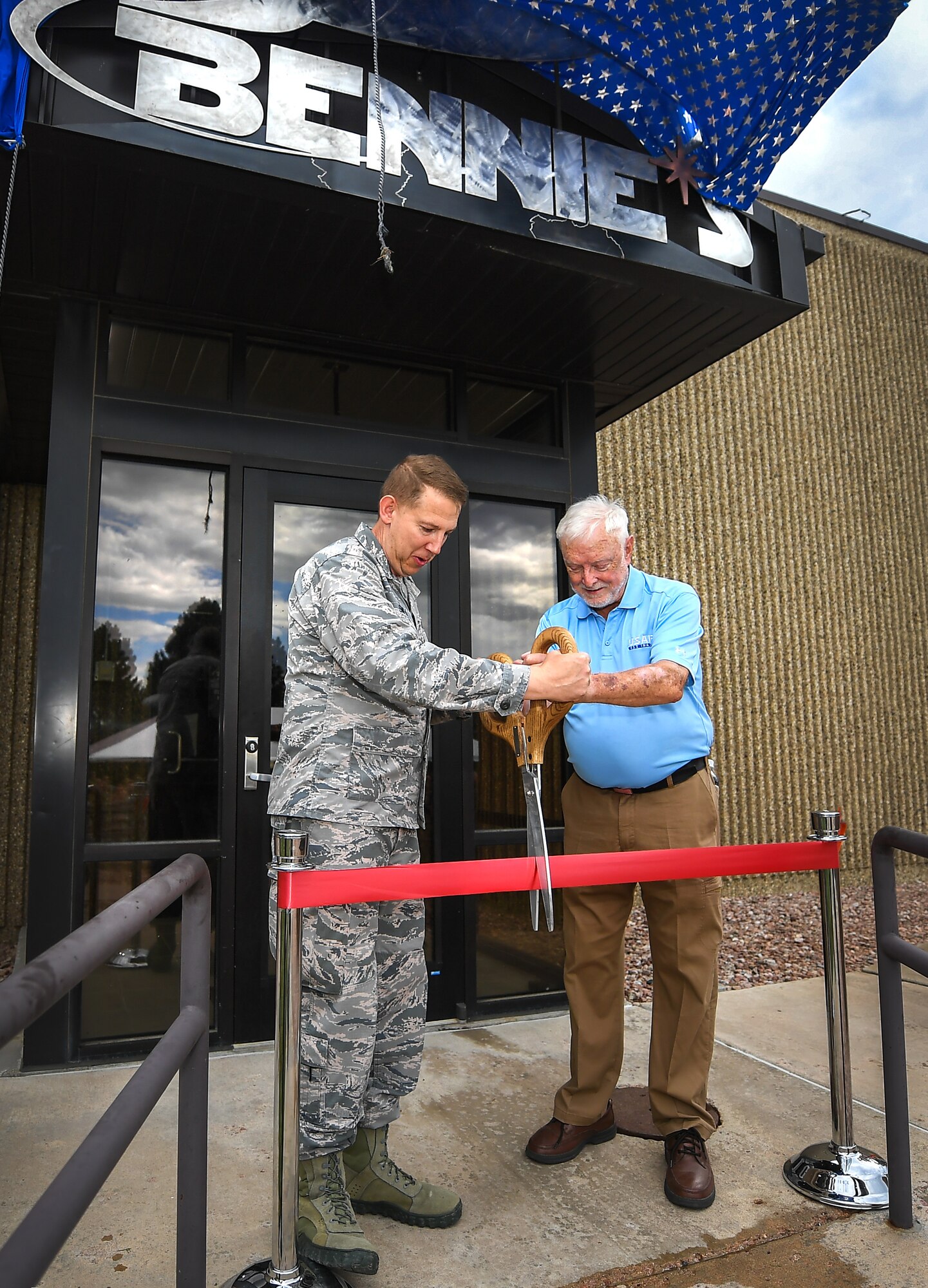 Col. Smith hosts CC call, opens Bennie’s > Air Force Test Center > News