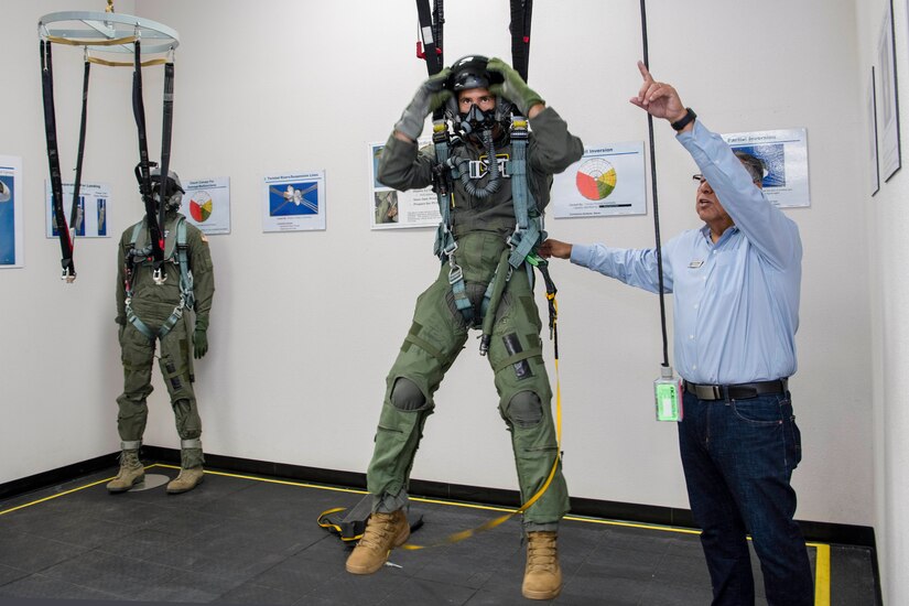 12th OSS egress training saves lives > U.S. Air Force > Article Display