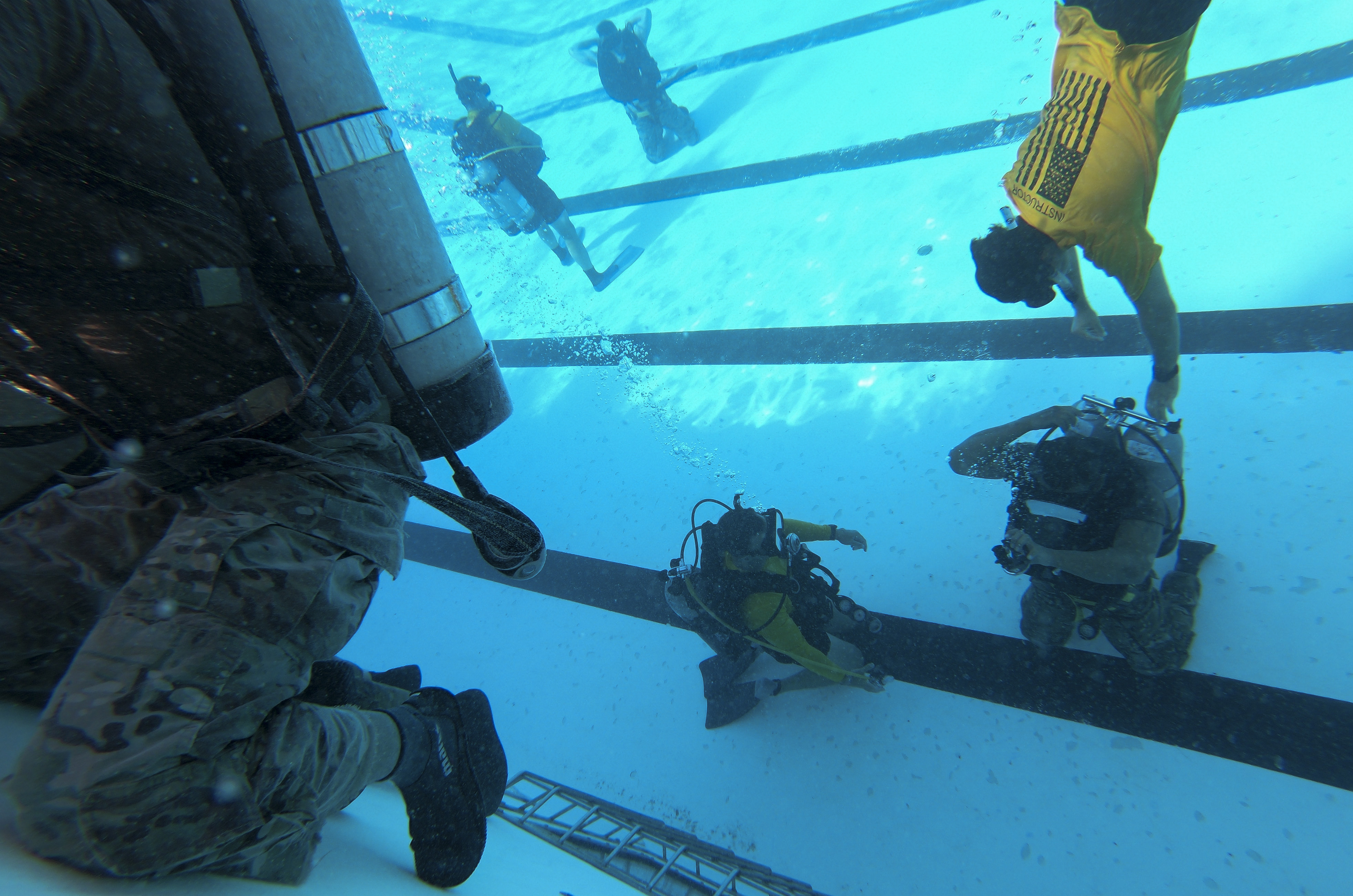 Combat Dive Course Performs Confidence Checks