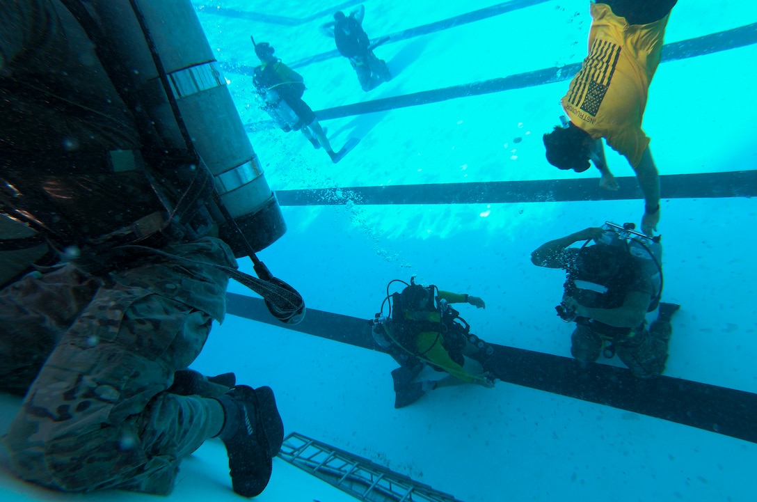 Combat Dive Course Performs Confidence Checks