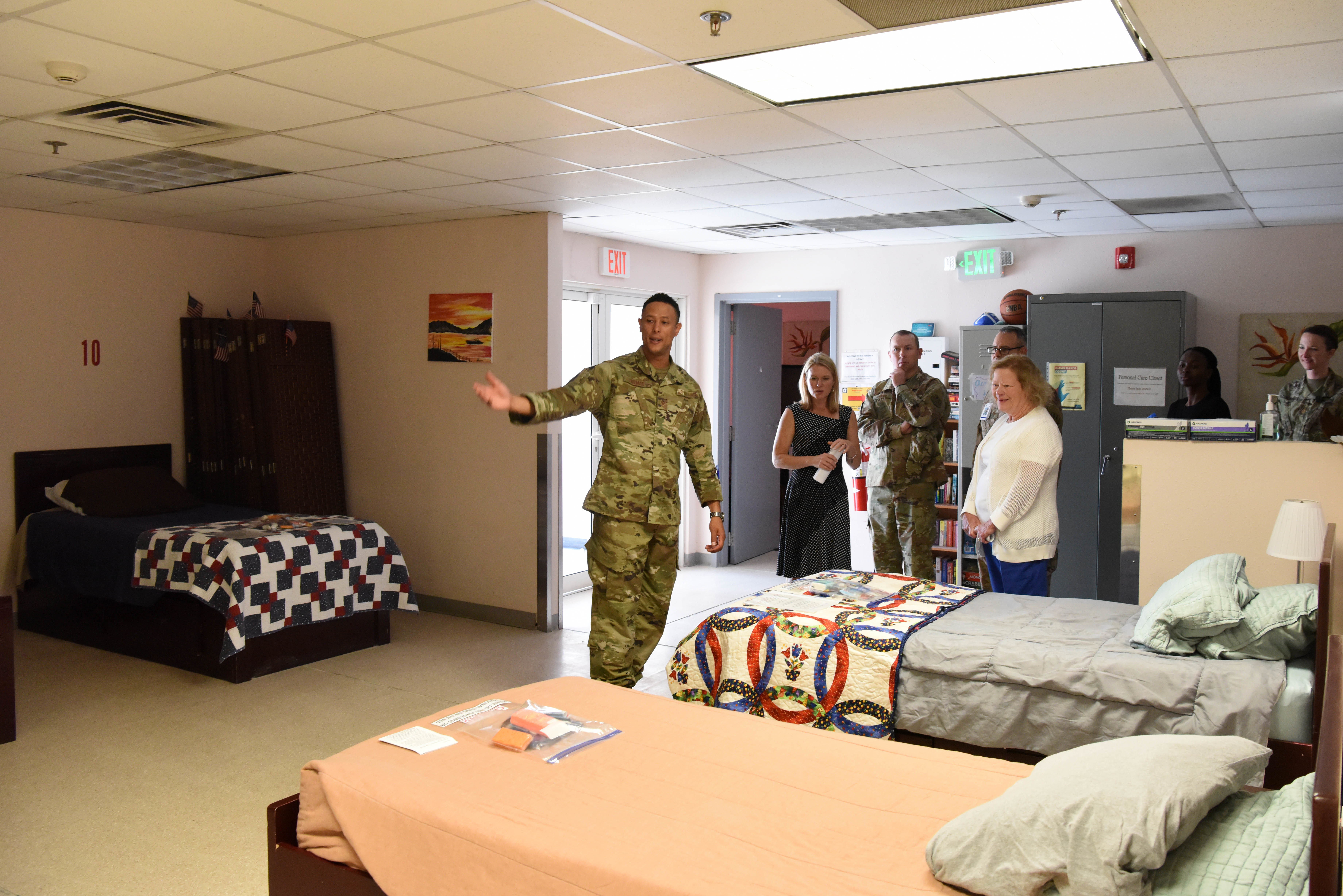 Mrs. Mckenzie visits AUAB > U.S. Air Forces Central > Article Display
