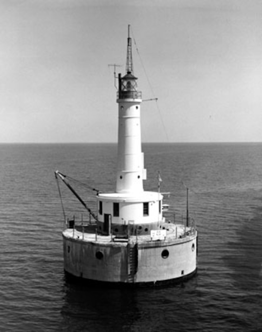 Green Bay Harbor Entrance Light > United States Coast Guard > All