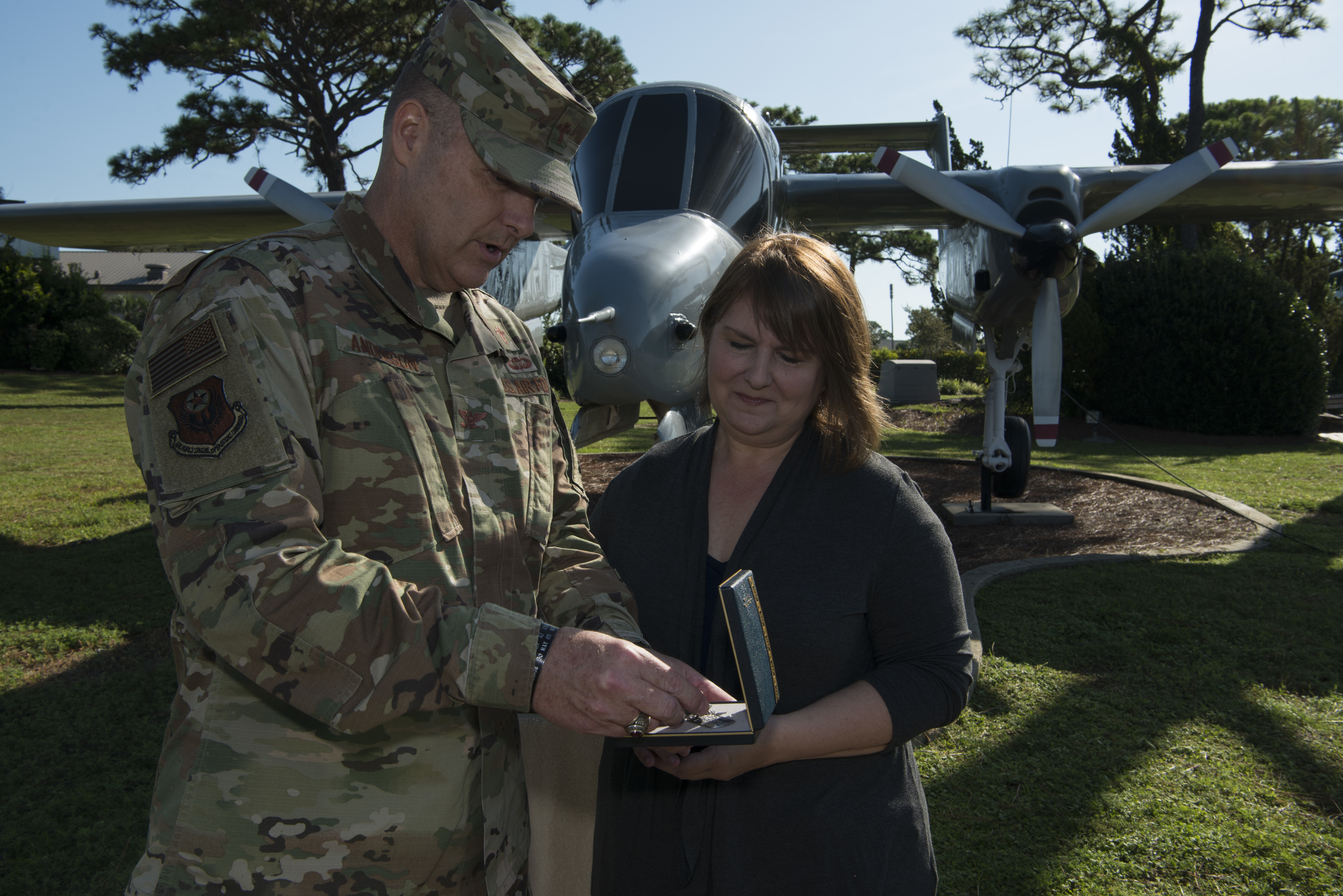 MOH recipient’s daughter receives new dog tags > Air Force Special ...