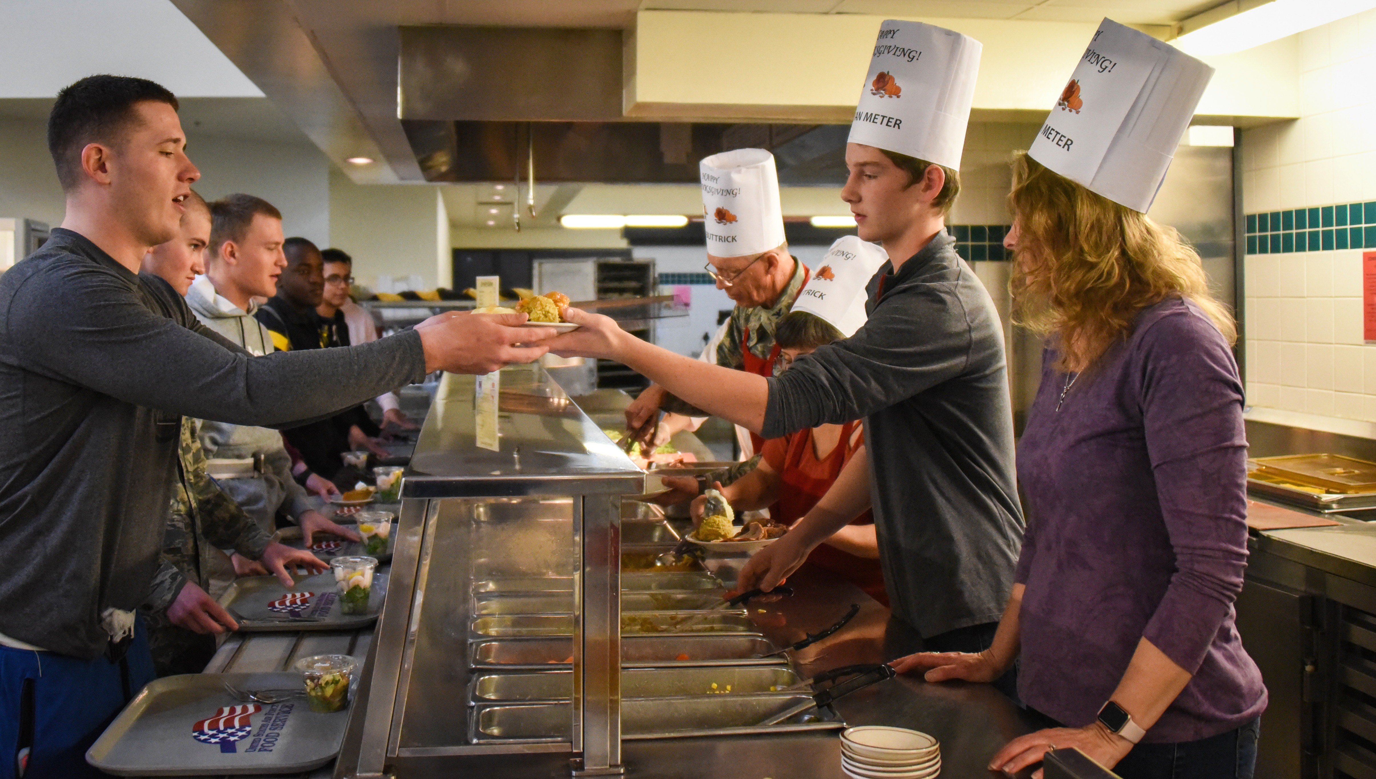 Leadership serve Airmen, Soldiers, Sailors and Marines on Thanksgiving ...