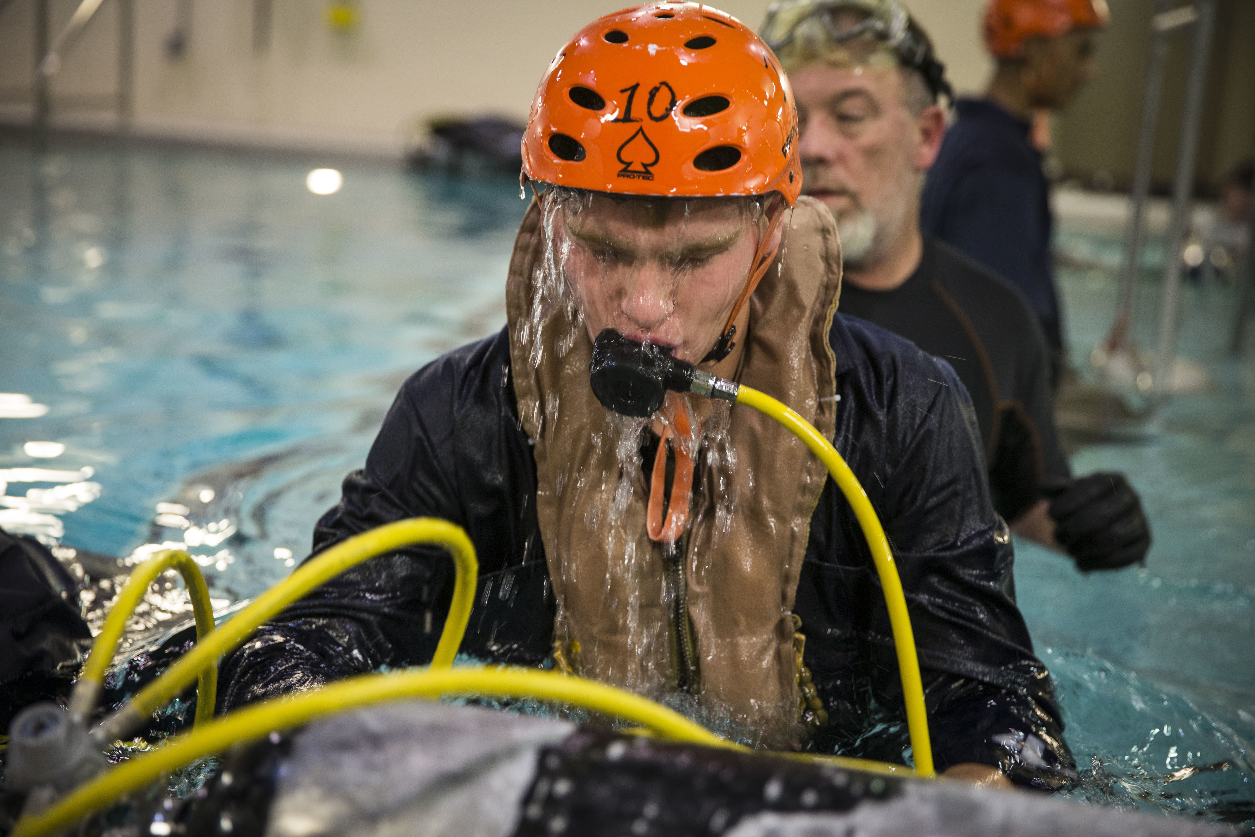 2nd ANGLICO completes underwater egress training