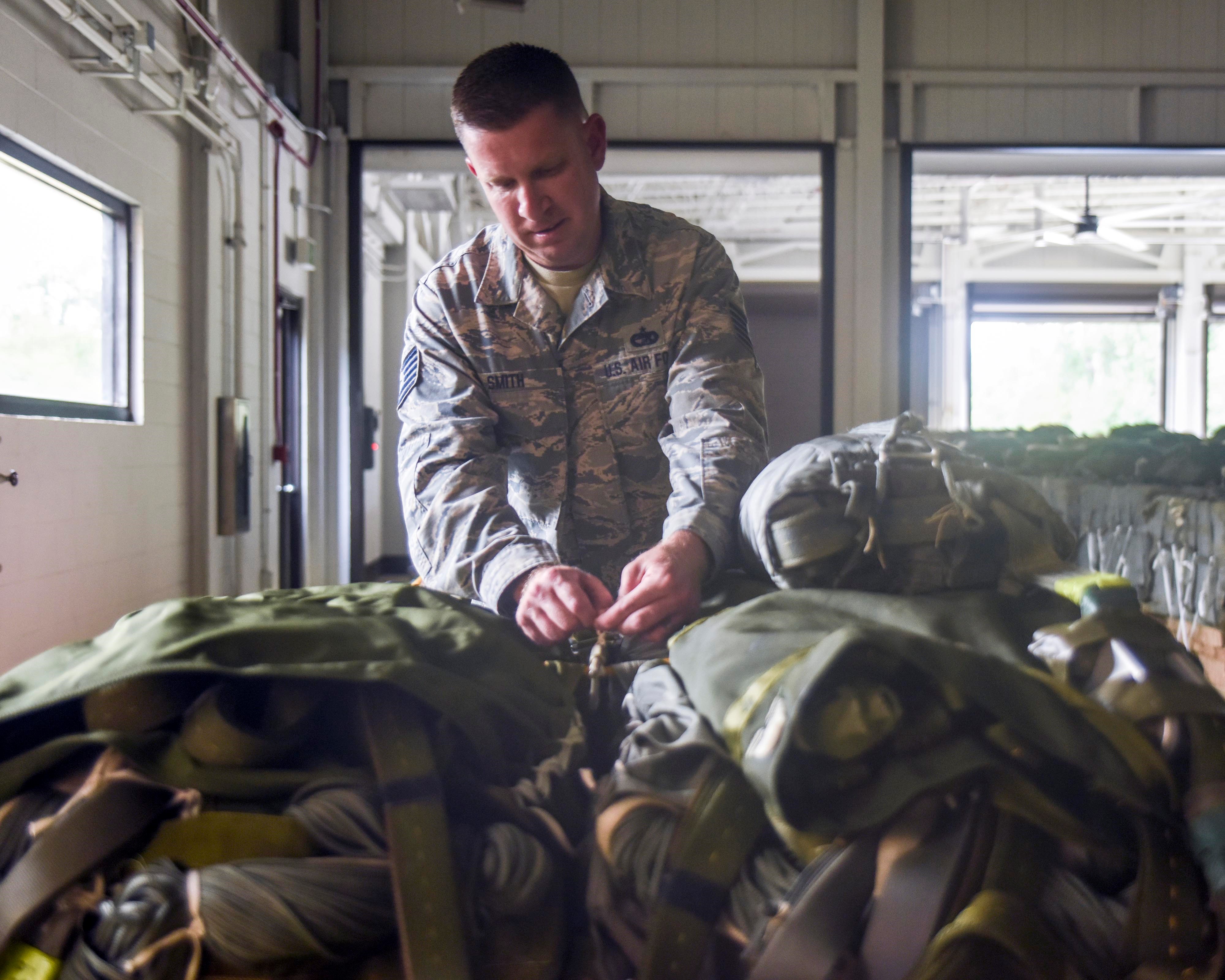 Combat Airlifter of the Week: Tech. Sgt. Robert W. Smith > Little Rock ...