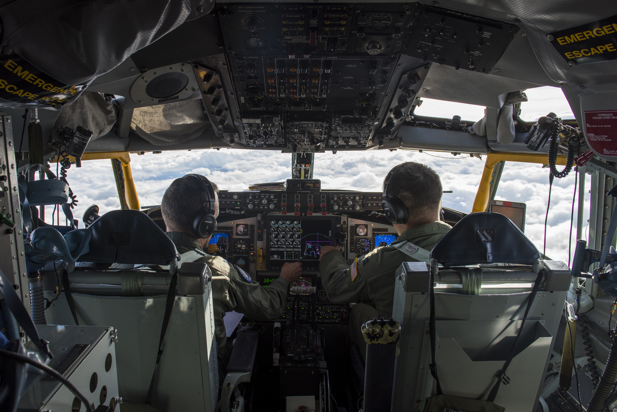 Refueling Operation Flight with Spouses from the 124th Fighter Wing ...