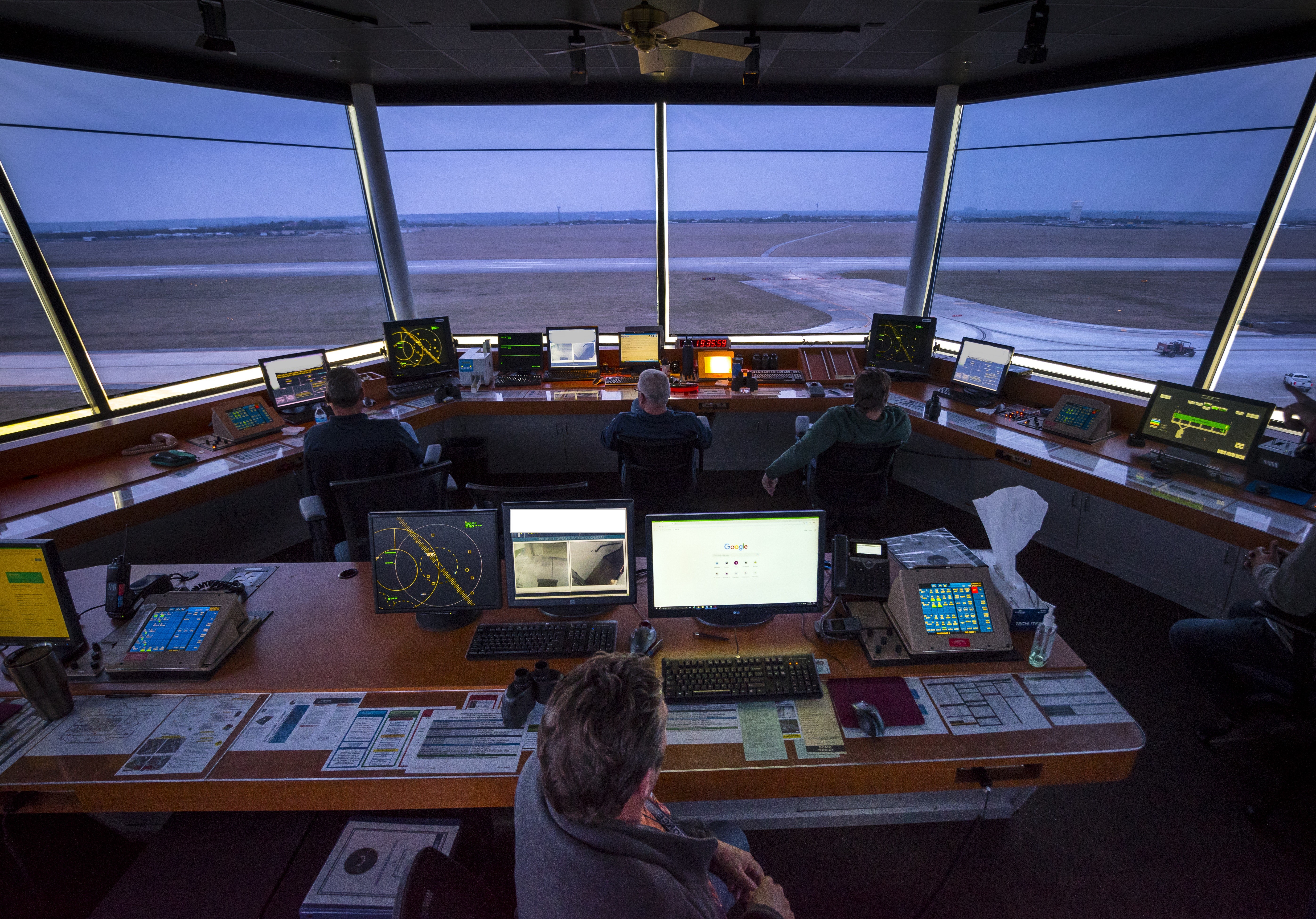 Maintenance ensures the Air Force finds its way > Joint Base San ...