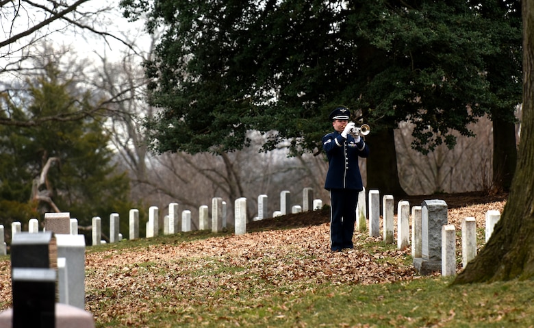 Female AF pioneer laid to rest at Arlington National Cemetery > U.S ...