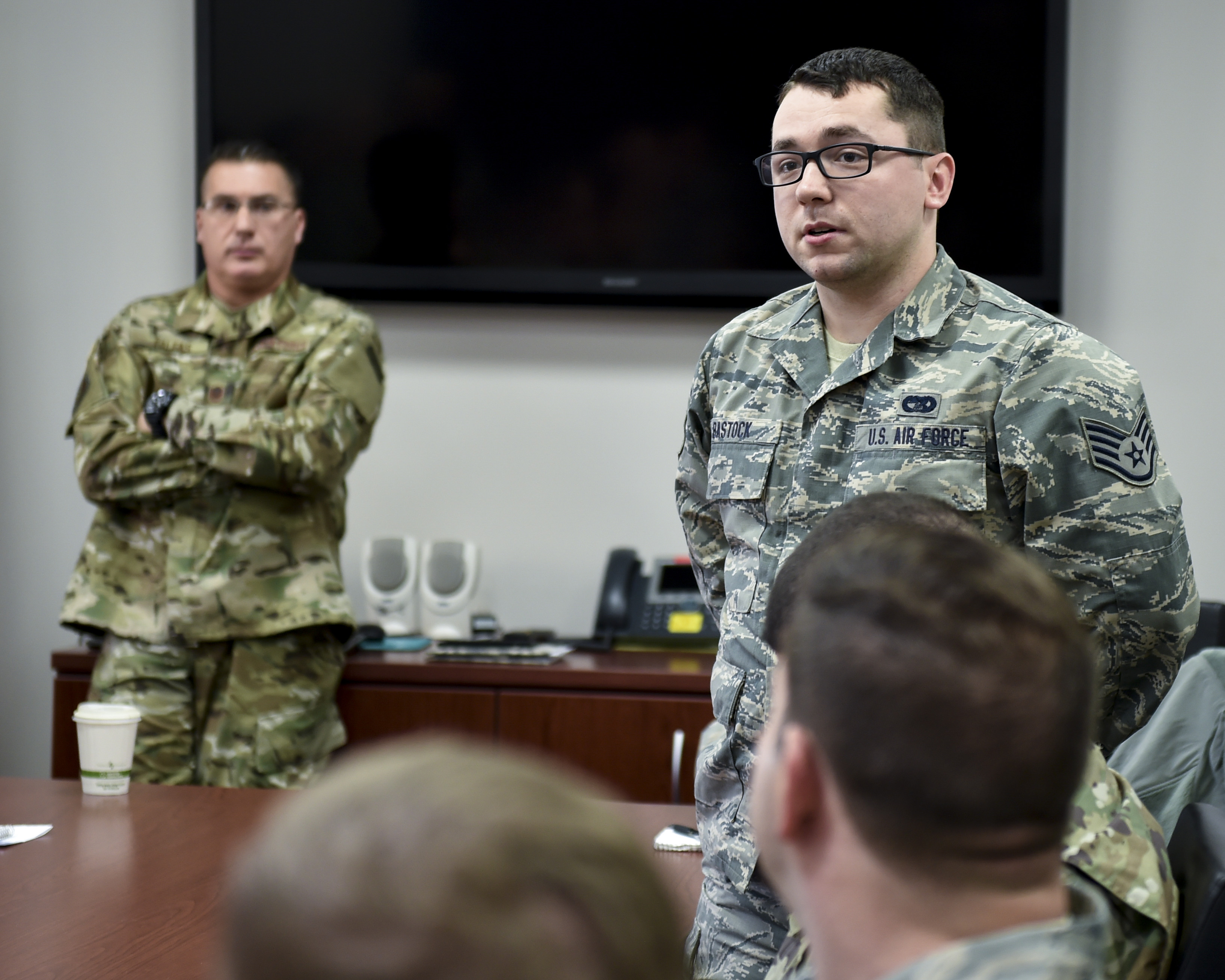 Chief Johnson meets 910th Reservists > Youngstown Air Reserve Station ...