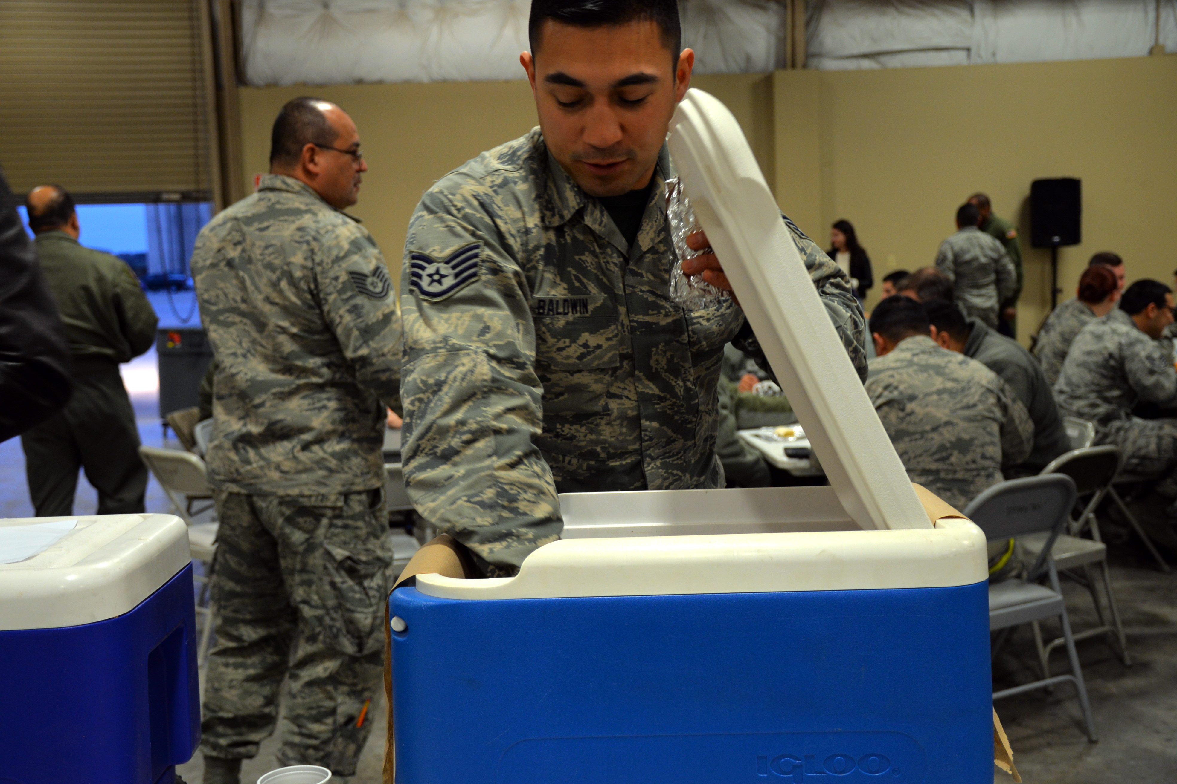 Top 3, Rising 6 feed the wing > 433rd Airlift Wing > Article Display