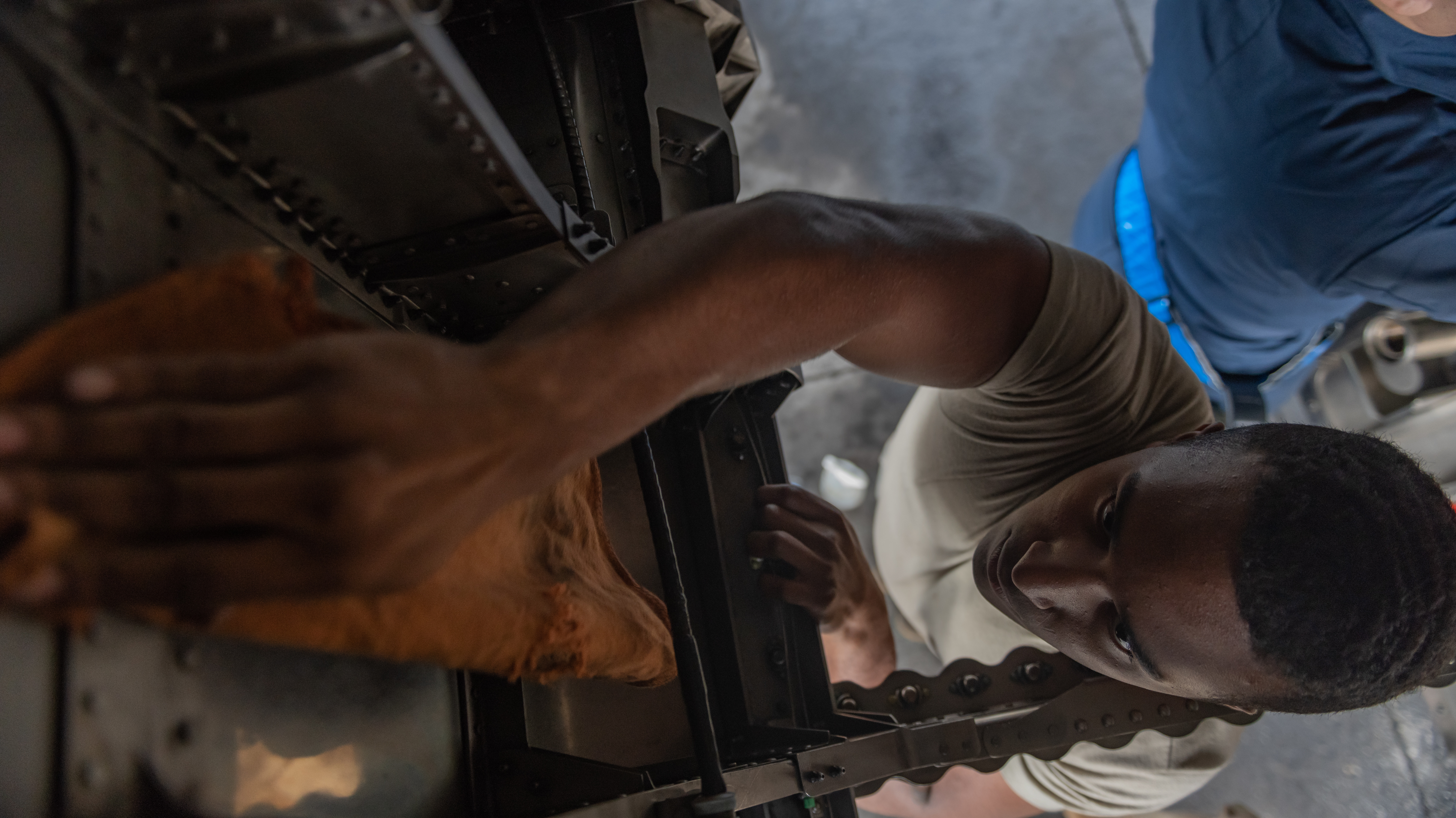 Eagle eyes on engine bay > Kadena Air Base > News