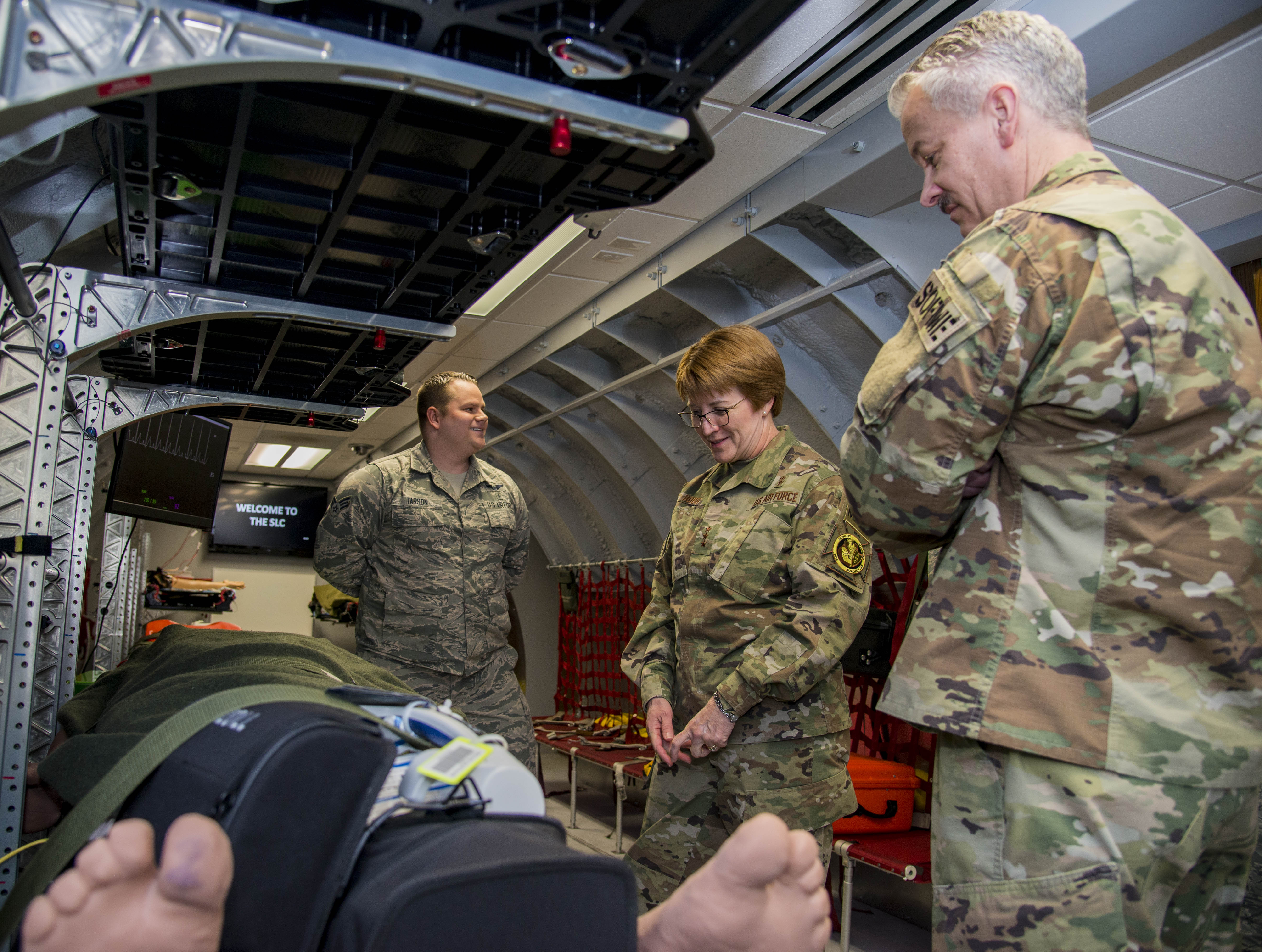 Air Force Surgeon General visits Scott > Scott Air Force Base > Article ...