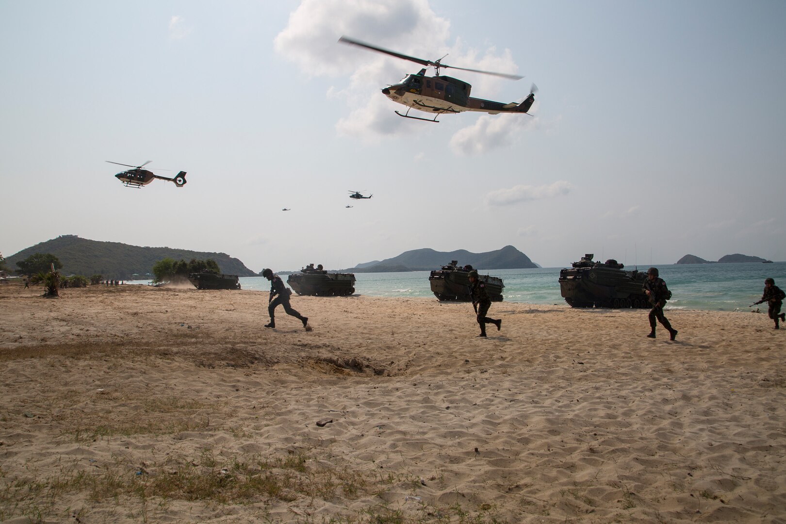 US, Royal Thai and Republic of Korea Service Members Conduct Amphibious ...