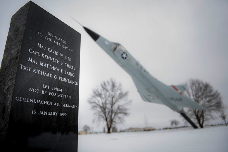 Fairchild to commemorate air refueling crew, ESSO 77 > Team McChord ...