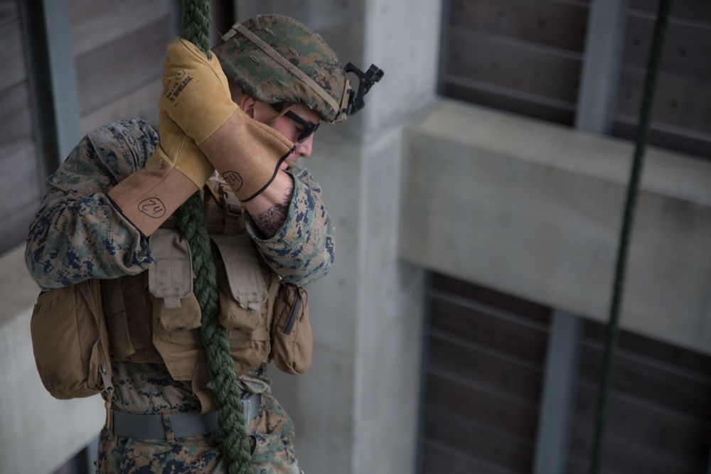 Weapons Company Marines refine fast rope fundamentals