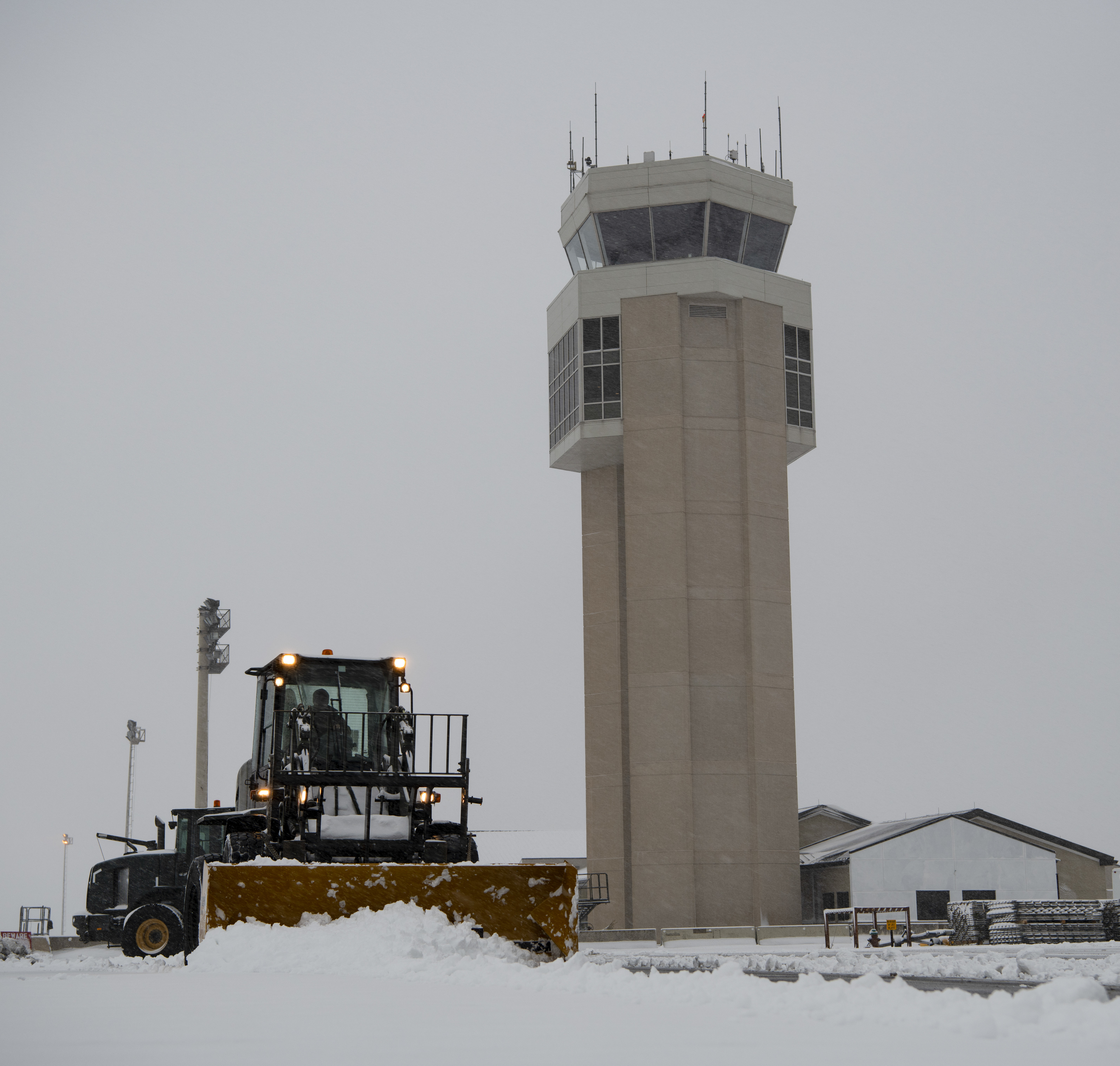 Team Dover's first snow > Dover Air Force Base > Article Display