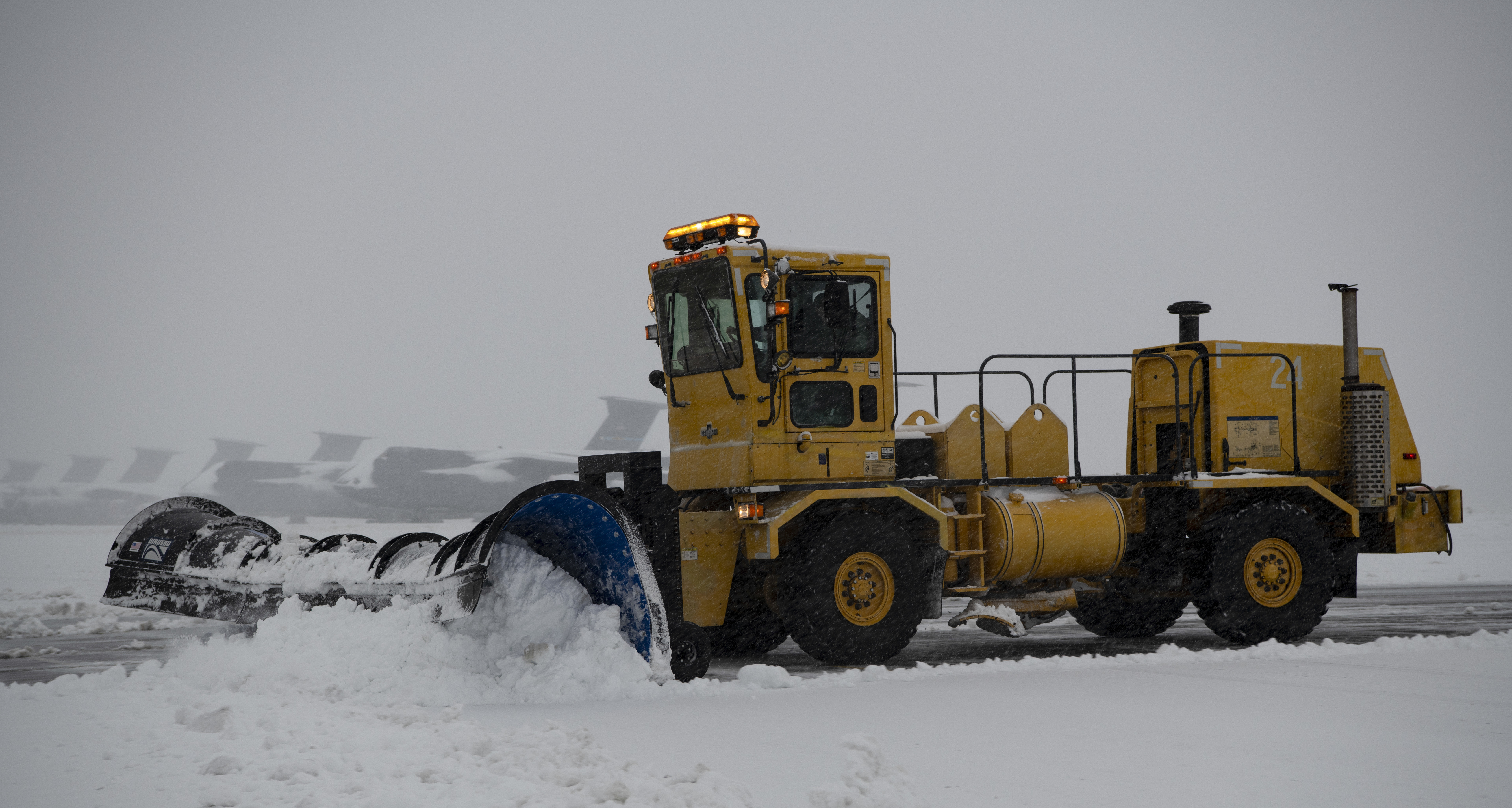 Team Dover's first snow > Dover Air Force Base > Article Display