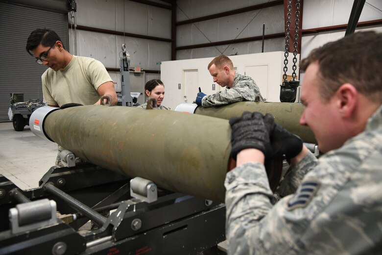 388th Ammo troops building bombs, cohesion > Hill Air Force Base ...