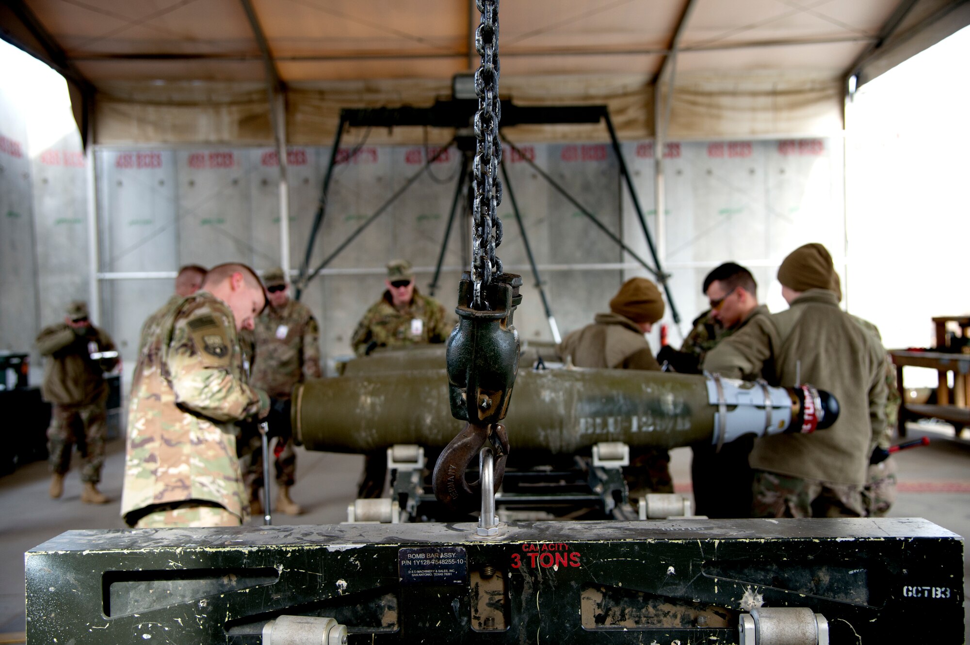Airmen and Soldiers build bombs together at combat shadow event > Air ...