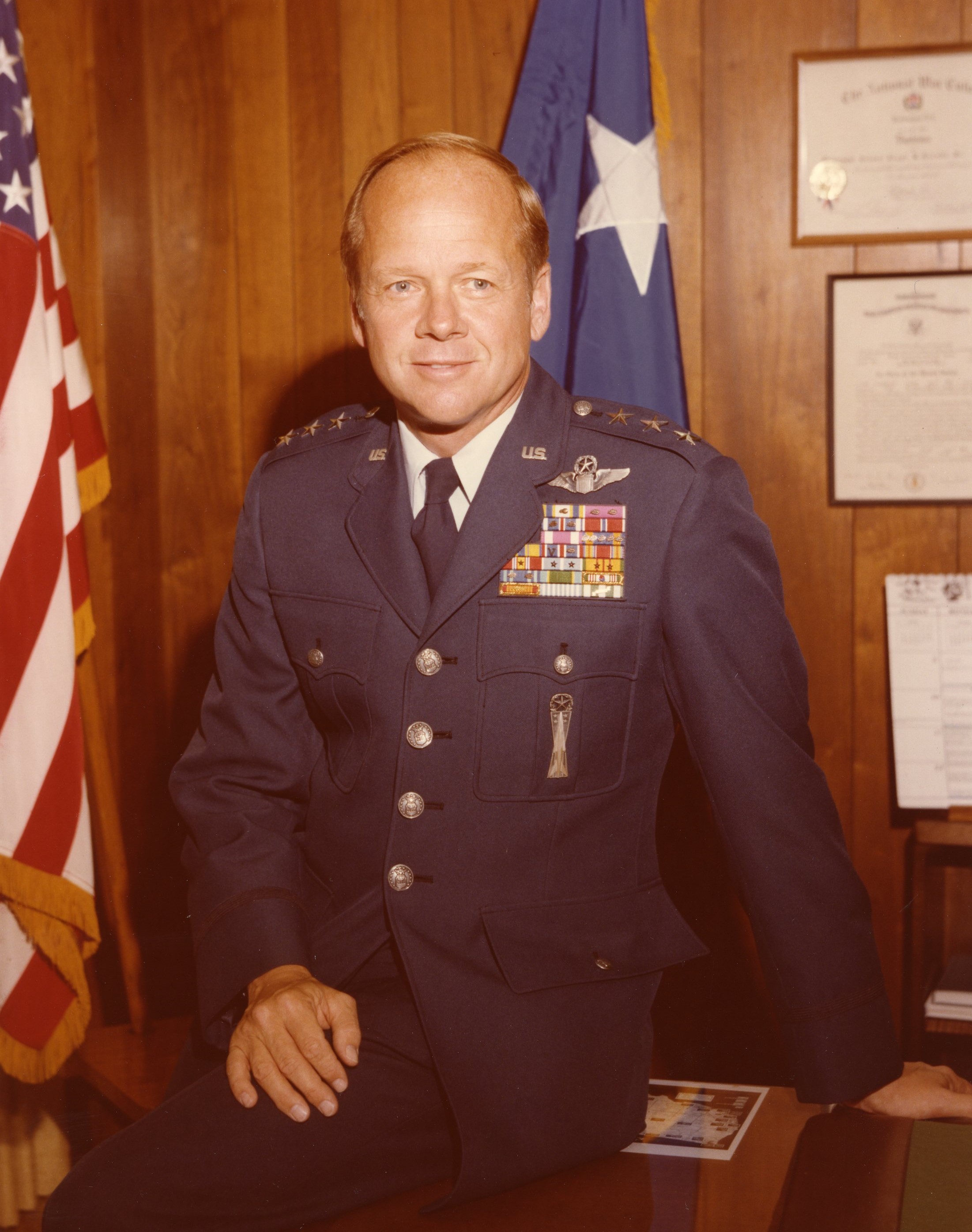 LIEUTENANT GENERAL LLOYD R. LEAVITT JR. > Air Force > Biography Display