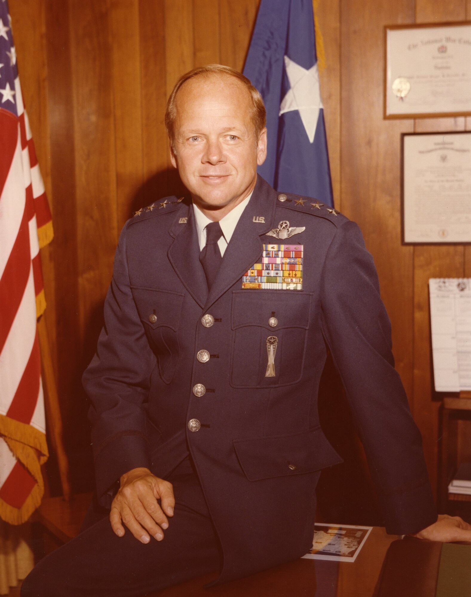 LIEUTENANT GENERAL LLOYD R. LEAVITT JR. > Air Force > Biography Display