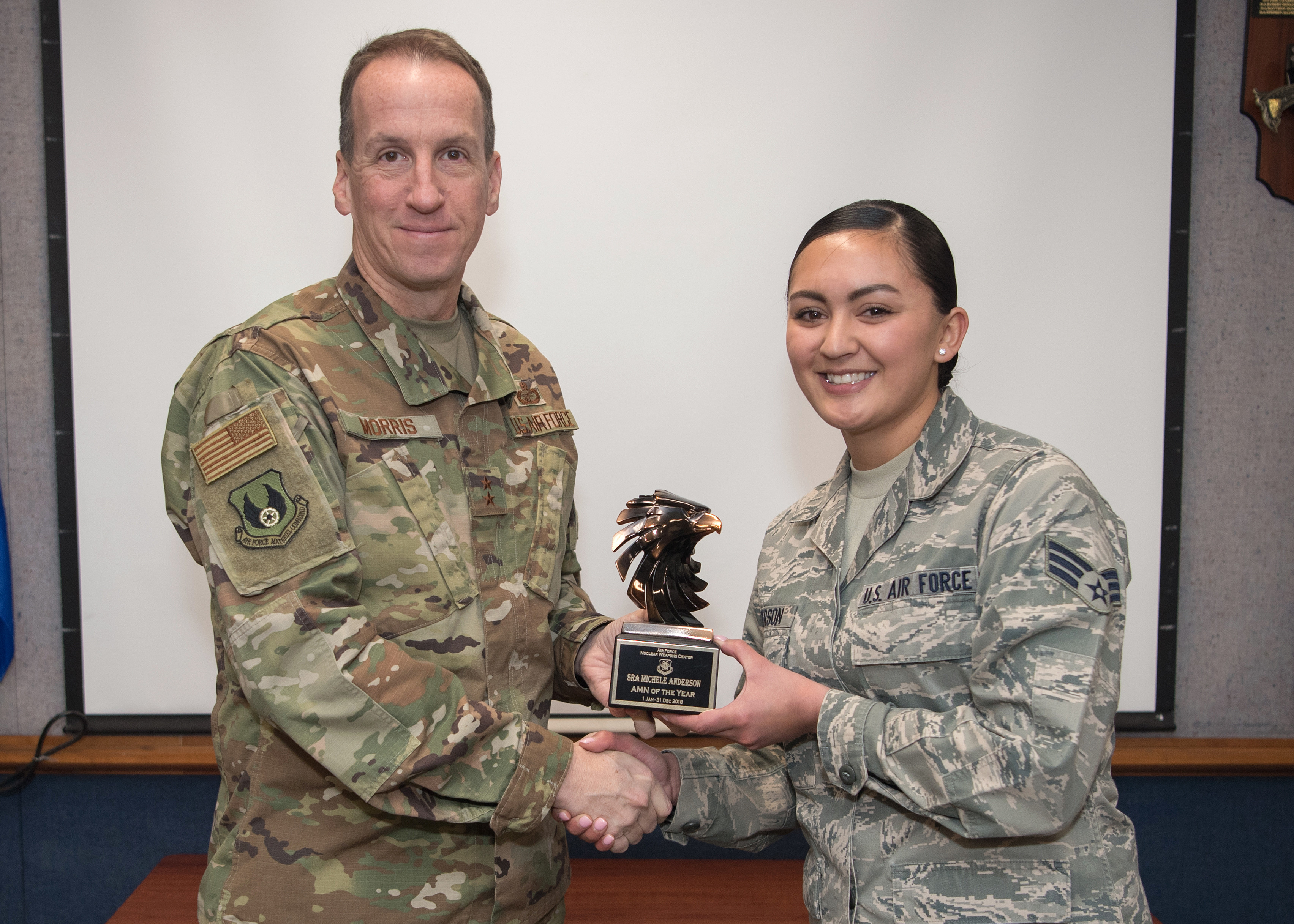 Award presented to NC3 Airman