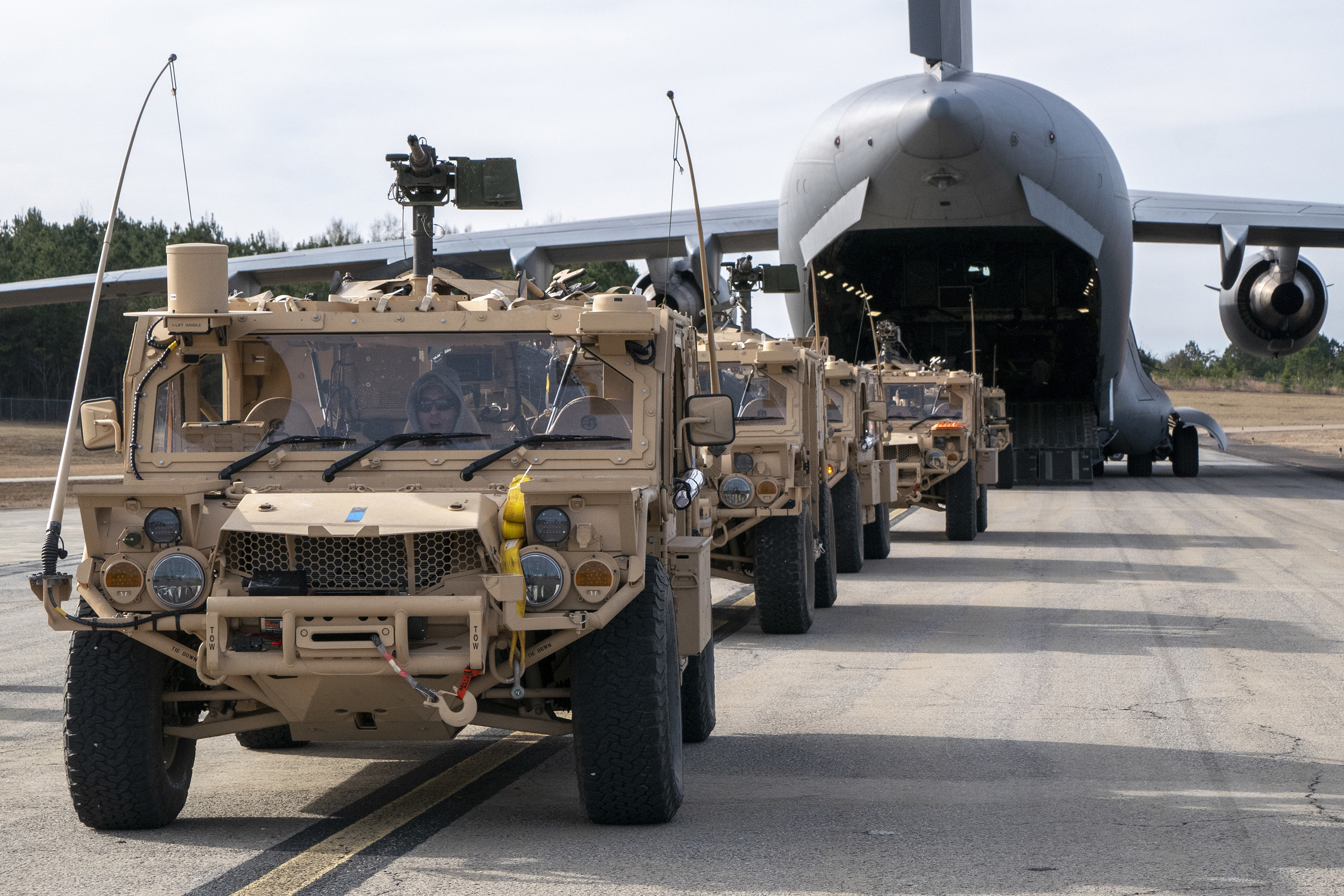 Hawaii Guard members deliver airlift for Southern Strike 19 > National ...